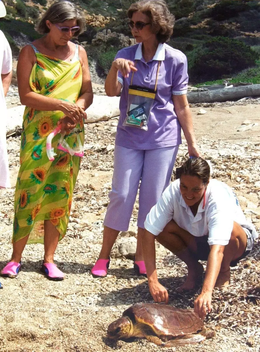 Kraljica Sofija na puštanju morskih kornjača zaklade Marineland s princezom Tatjanom...