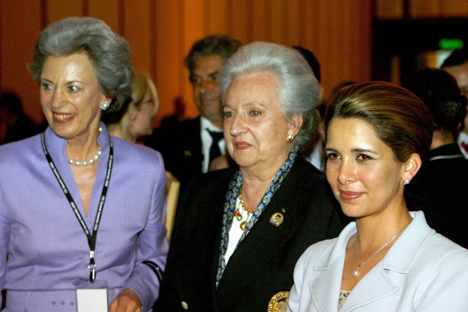 Infanta Pilar između Benedikte iz Danske i Haye iz Jordana u maju 2006. u Kuala Lumpuru.