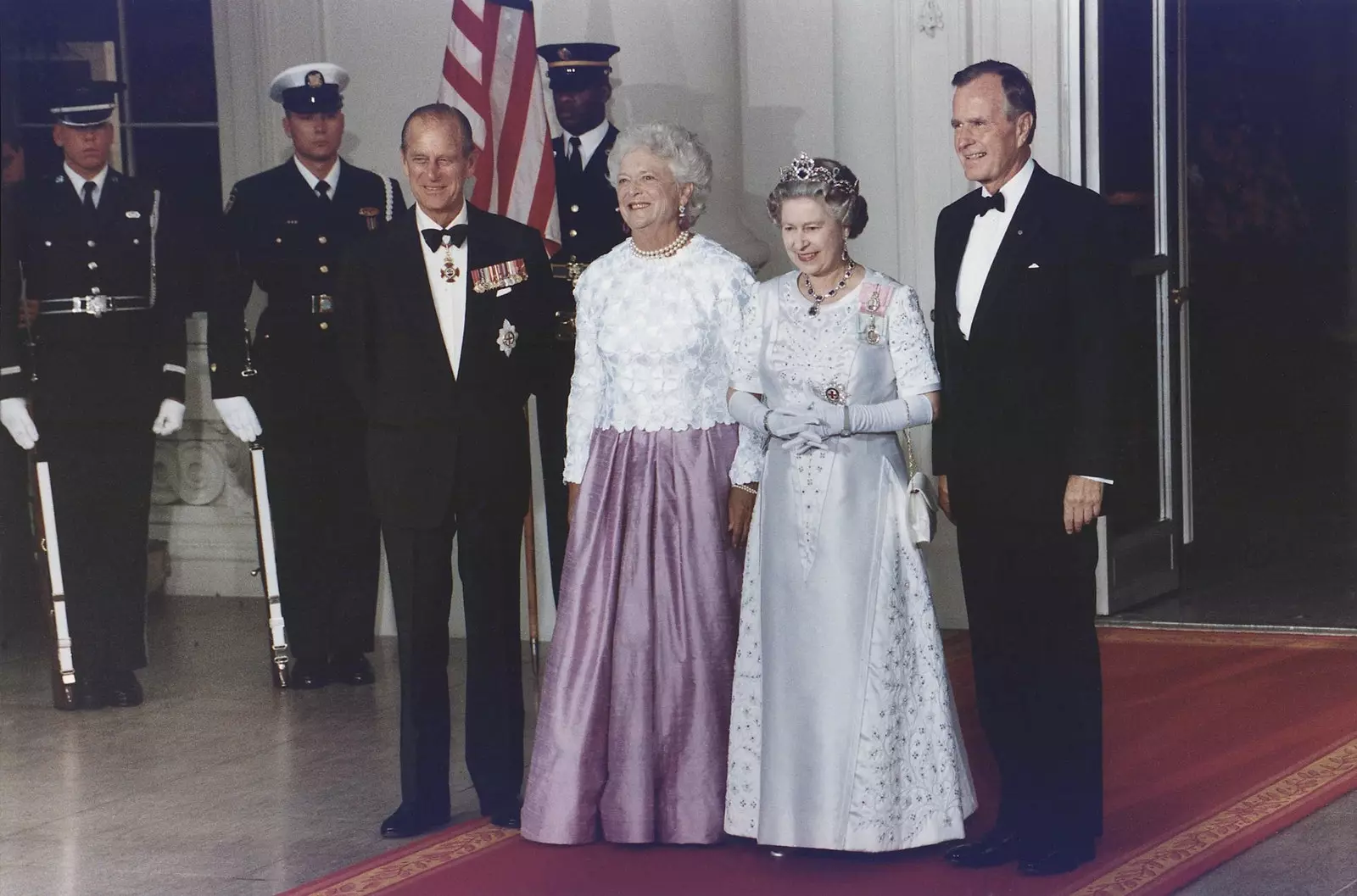 George ແລະ Barbara Bush ກັບ Queen ແລະ Duke of Edinburgh ໃນປີ 1991.