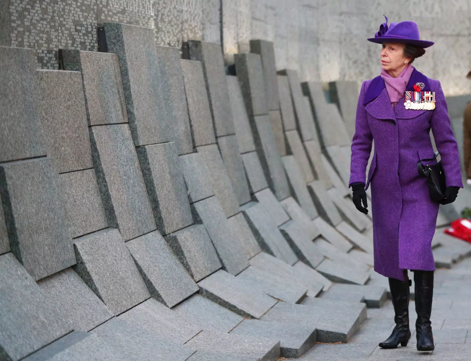 D'Prinzessin Anne hëlt hir Trauer fir den Herzog vun Edinburgh of, hire Mann Timothy Laurence begleet hatt zu engem Hommage un den ...