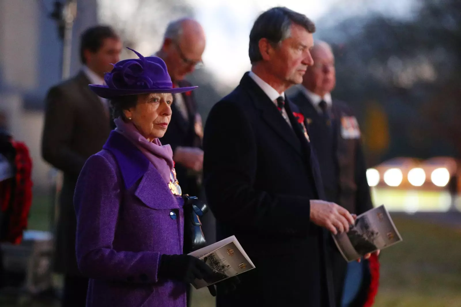 Prinsesse Anne fjerner sin sorg over hertugen af Edinburgh, hendes mand Timothy Laurence ledsager hende til en hyldest til...