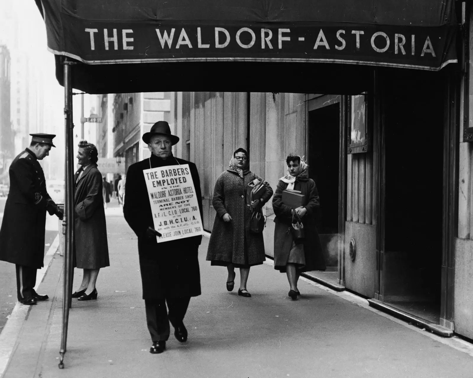 Exterior do Waldorf Astoria en 1940.