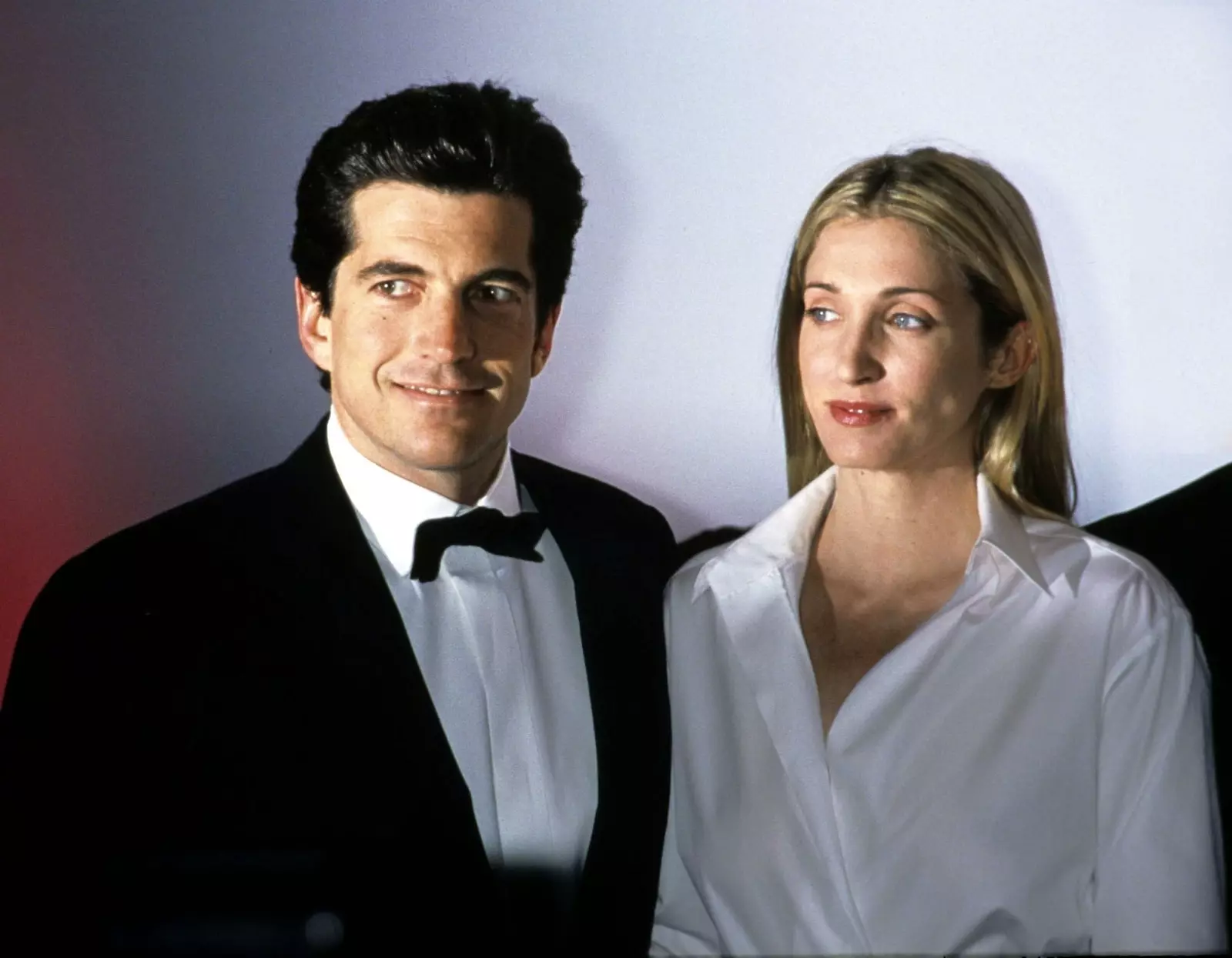 Nostalgija za stilom Carolyn Bessette, žene s garderobom o kojoj sve žene i dalje sanjaju