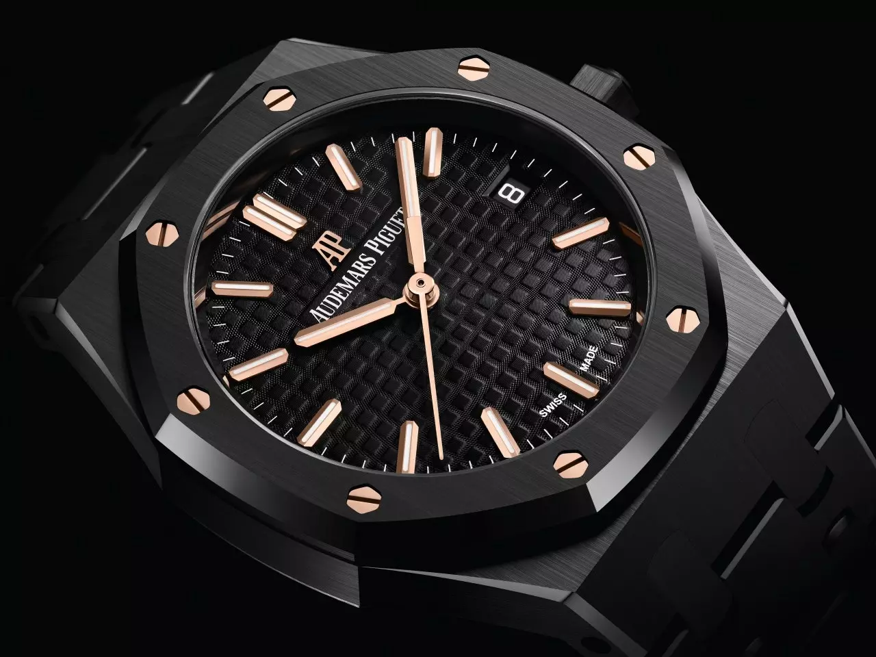 Audemars Piguet Royal Oak tuntun mẹrin ati iyalẹnu obinrin lati ṣe afihan aami iṣọwo ni ọna ilẹ-ilẹ.