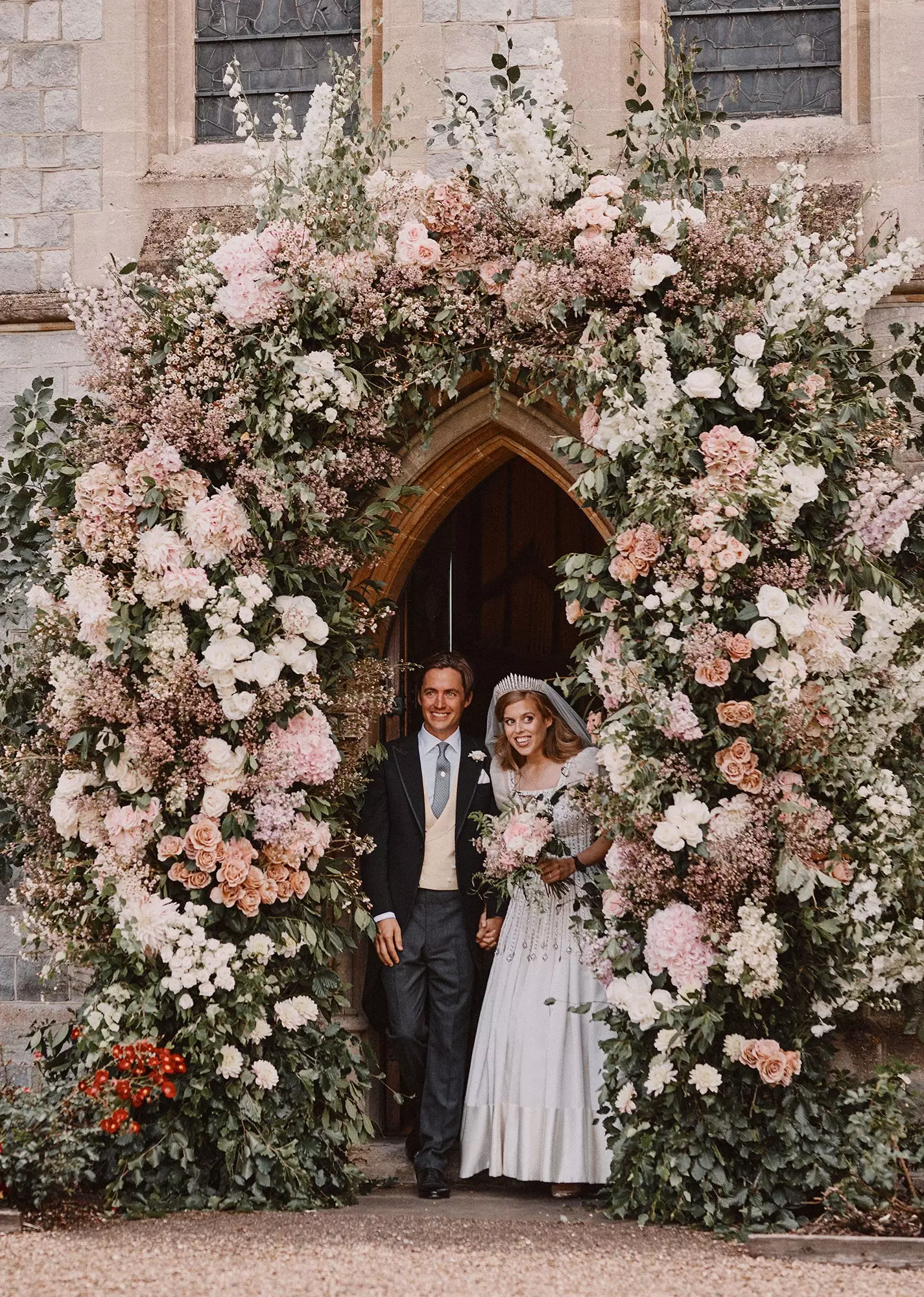 Edoardo Mapelli eta Beatriz Yorkeko Santu Guztien Kaperan, Royal Lodge Windsor-eko ezkontza egunean.