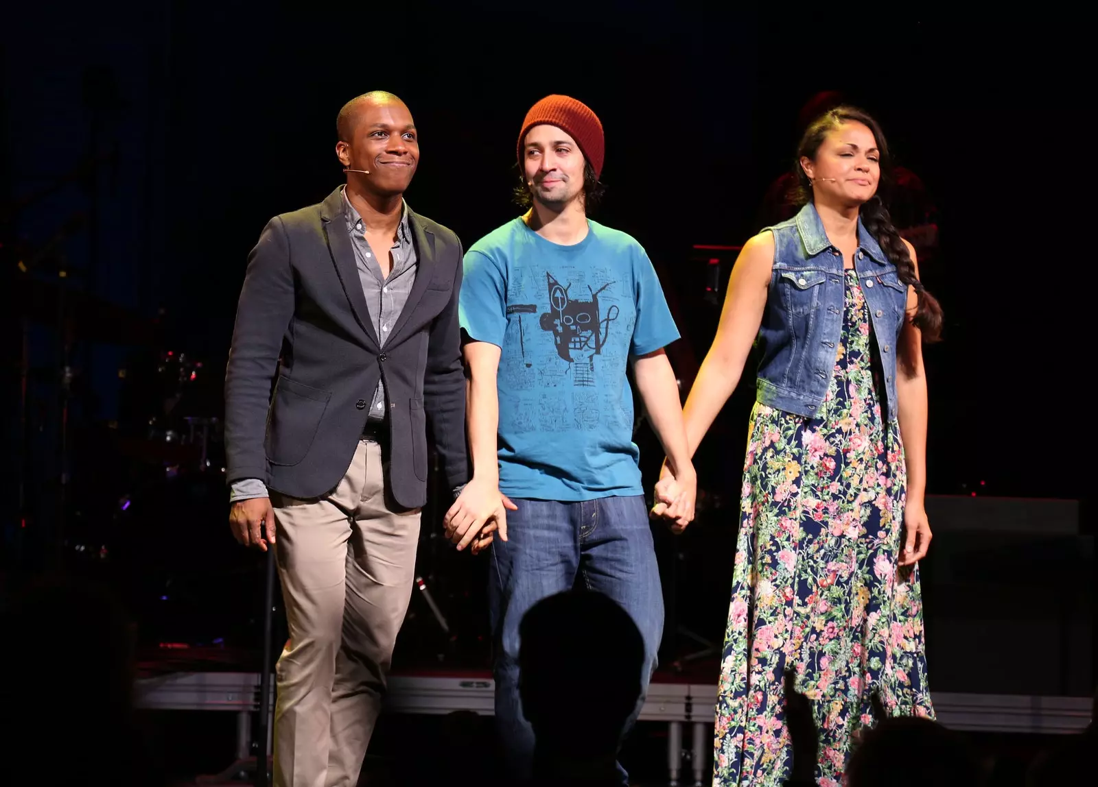 LinManuel Miranda no centro depois de interpretar Larson em uma produção teatral de 2014 de Tick Tick… Boom.