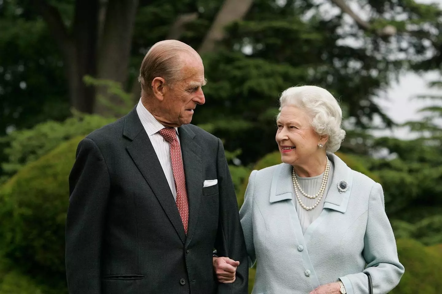 Edinburgh'lu Philip ve II. Elizabeth.