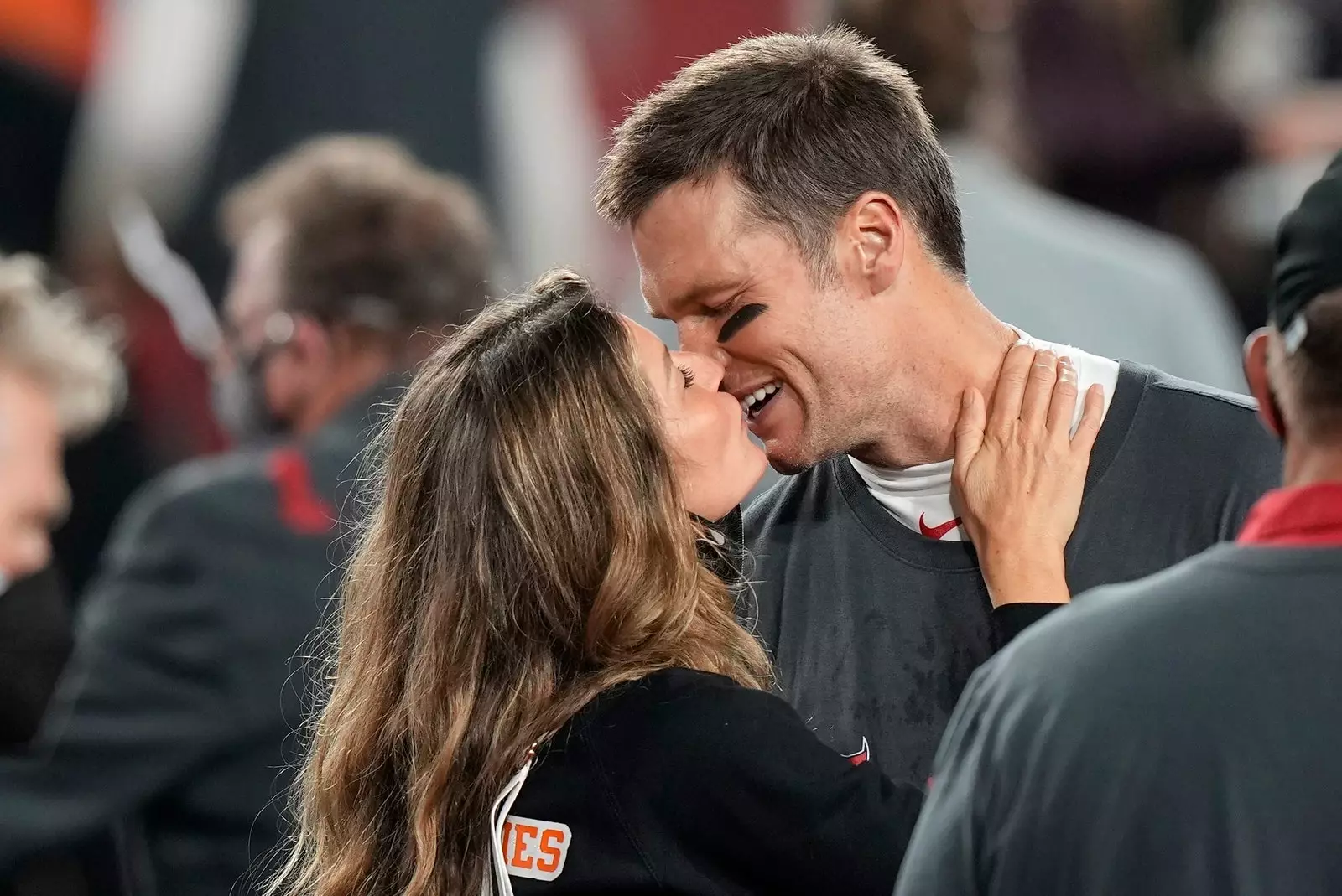 Gisele wens haar man geluk met sy oorwinning in die 2021 Super Bowl.