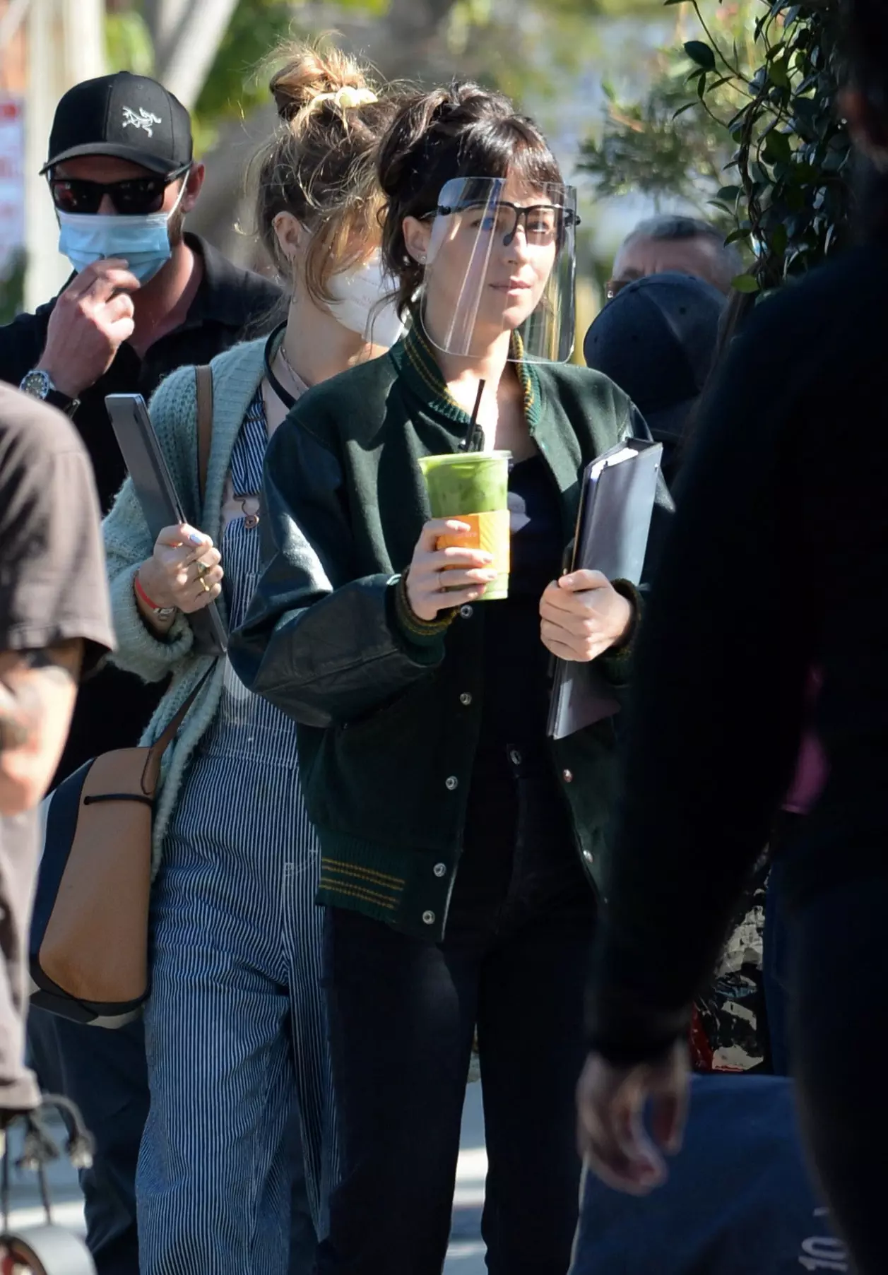 Dakota Johnson an tseachtain seo i Los Angeles.