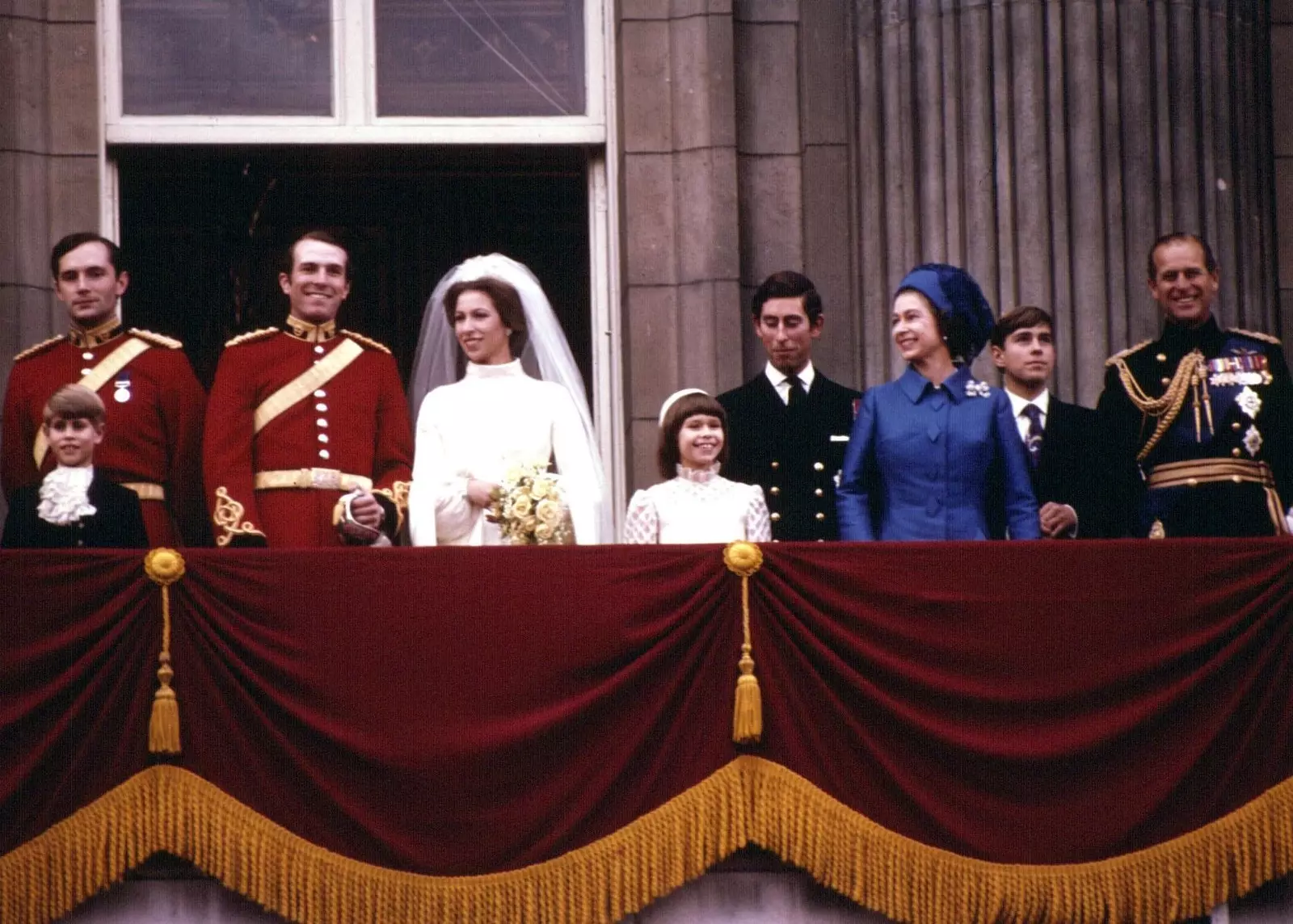 Isabel II.a erregina Ingalaterrako Ana printzesaren ezkontzan 1973an.