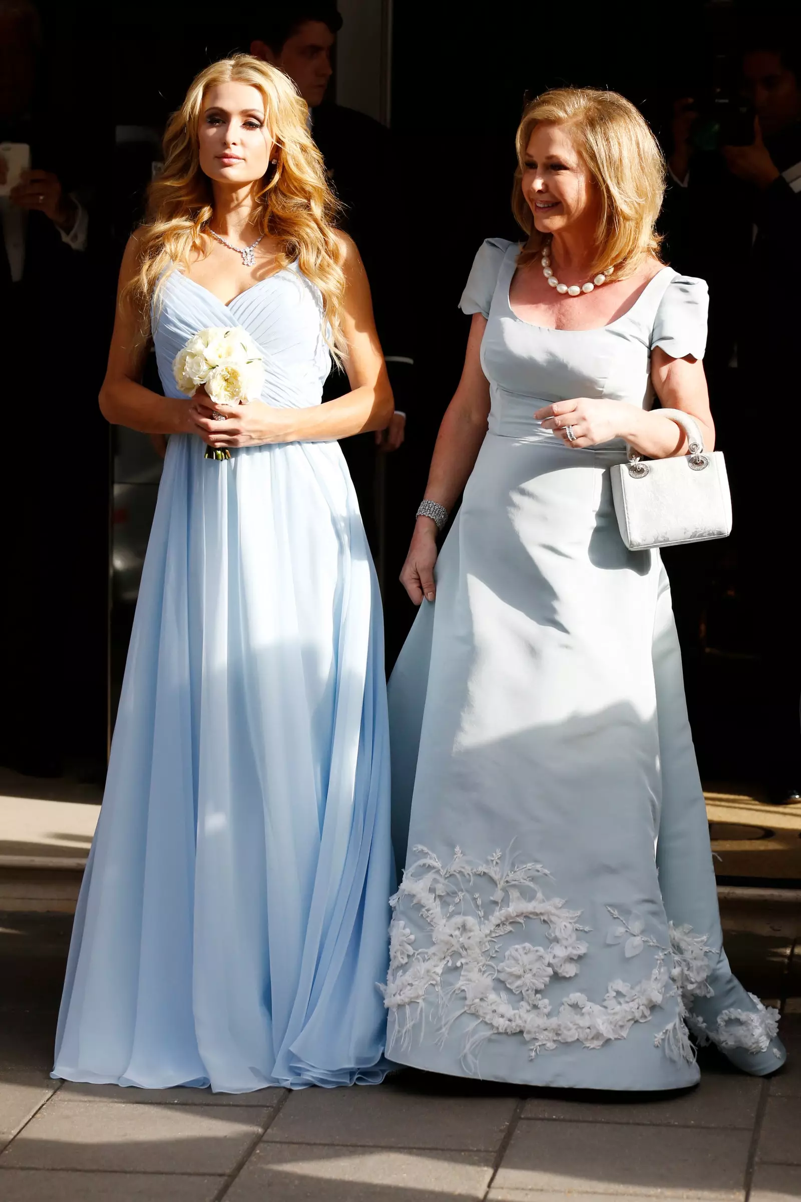 Kathy dan Paris Hilton di pernikahan Nicky Hilton.