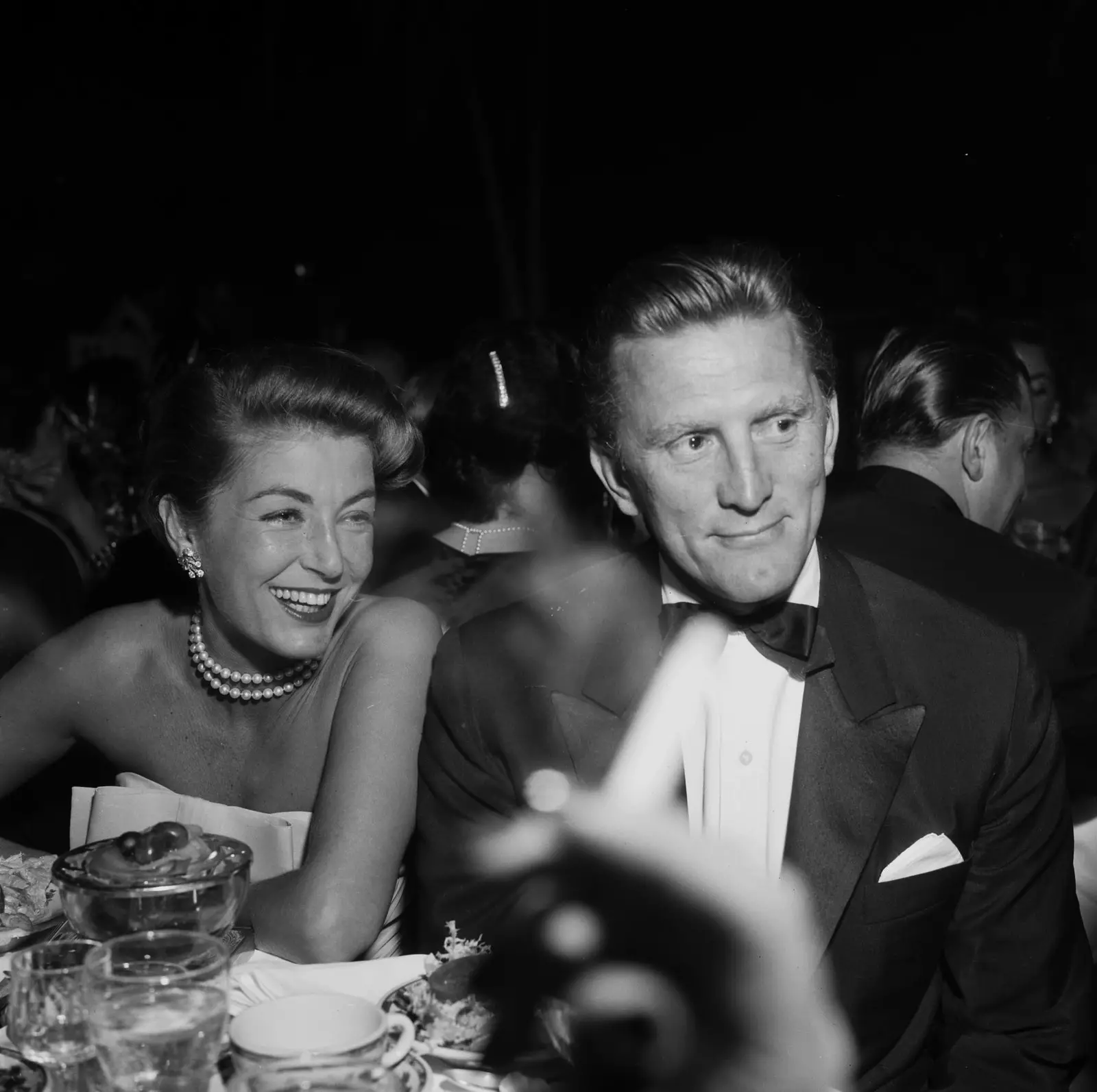 Kirk Douglas ma Anne i le limasefulu.