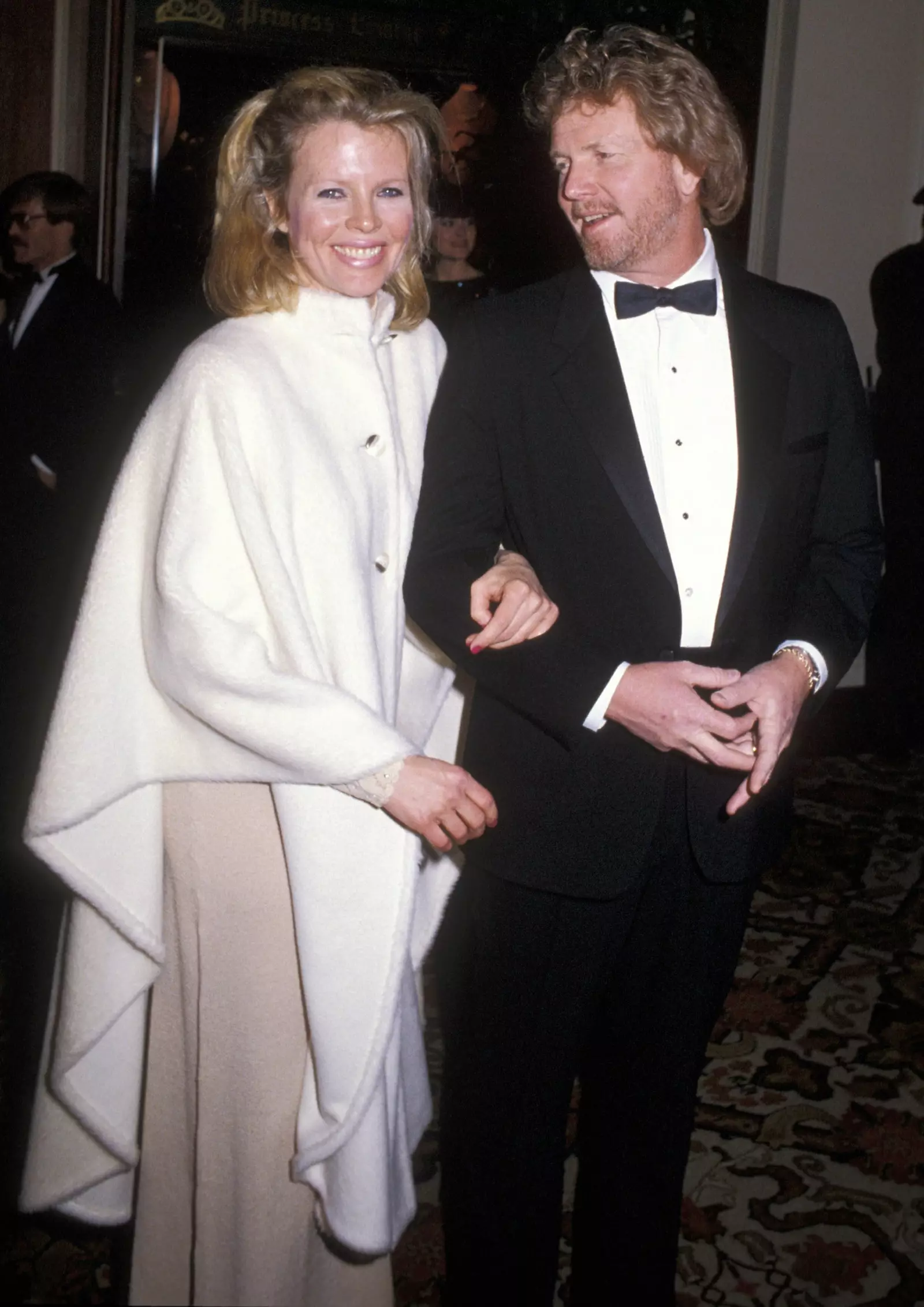 Η Kim Basinger και ο Ron Snyder στις Χρυσές Σφαίρες του 1985.