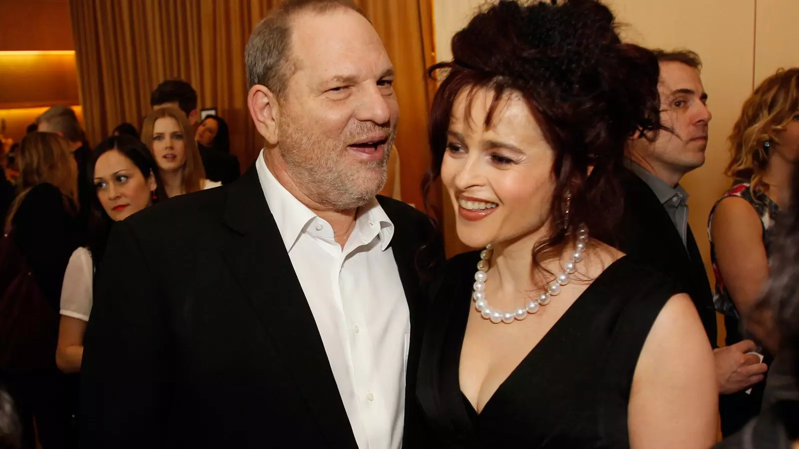 Harvey Weinstein en Helena Bonham Carter in oktober 2010 tijdens de lunch met Oscars-genomineerden 2011.