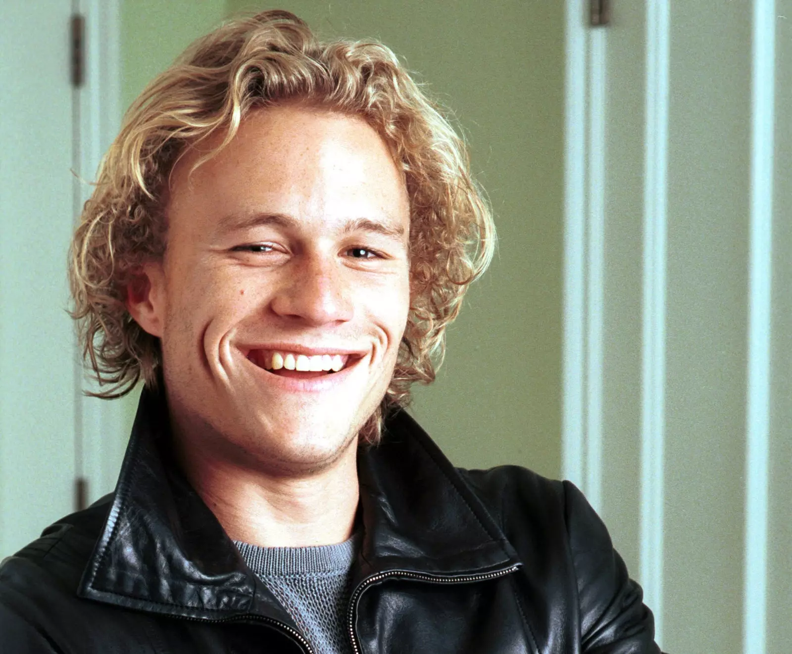 Kate Bosworth a’i theyrnged hyfryd i Heath Ledger a fyddai’n 40 oed heddiw