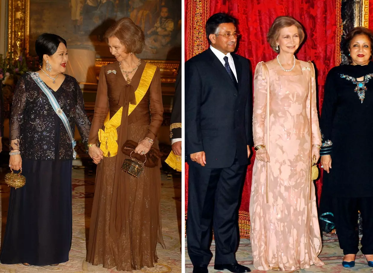 Koningin Sofia met koningin Sirikit van Thailand tijdens een officieel bezoek aan het land in 2006. Officieel bezoek van...