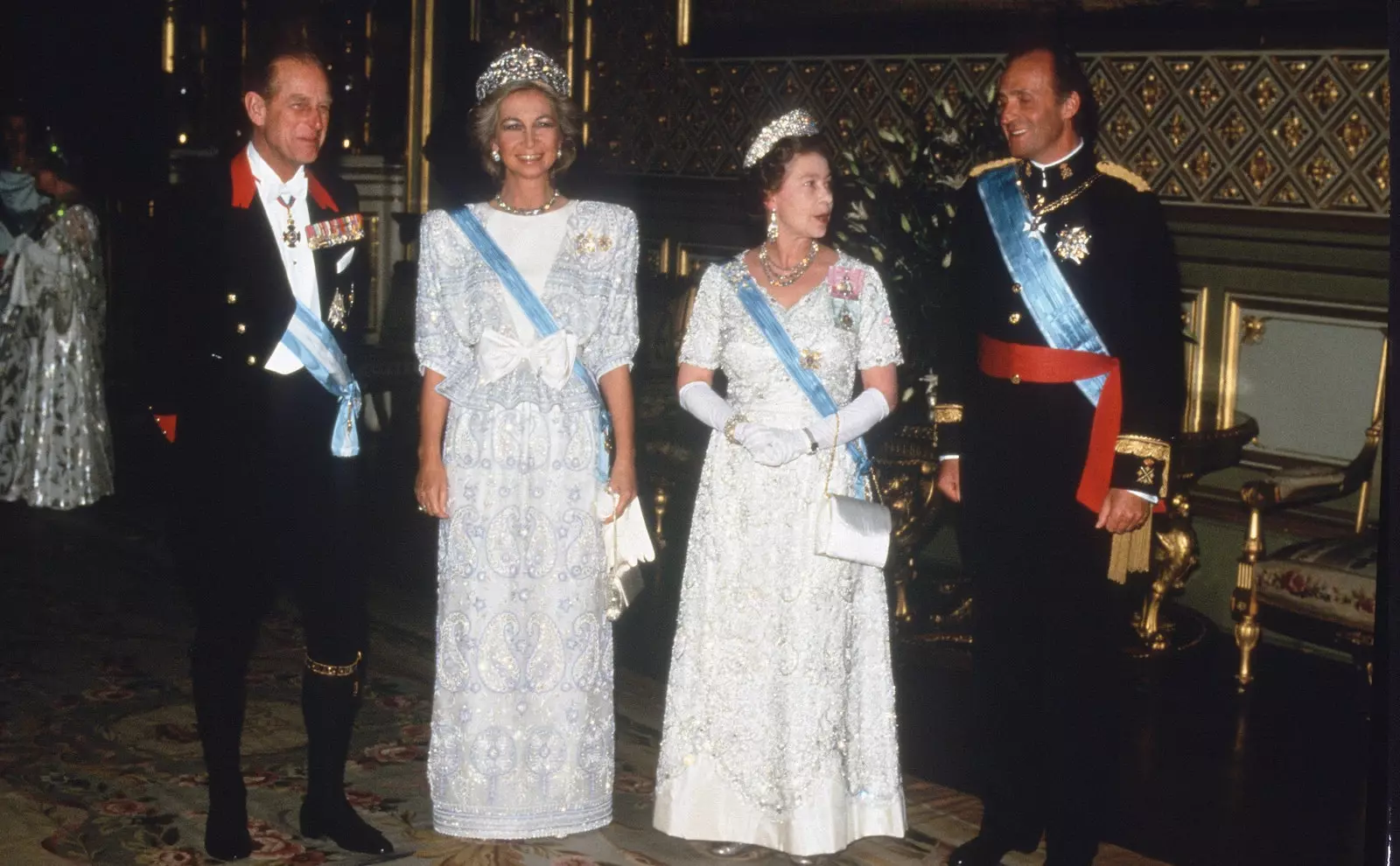 Nedha bengi resmi Raja lan Ratu Spanyol ing Windsor nalika kunjungan menyang London ing taun 1986. Ratu Elizabeth II lan Adipati ...