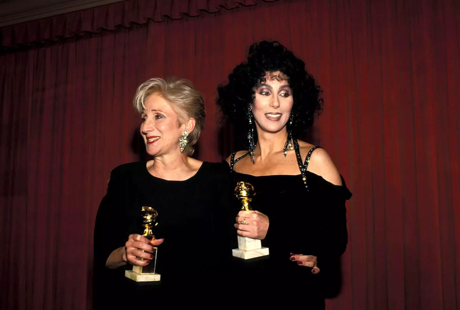 Med Cher ved Golden Globes i 1988.