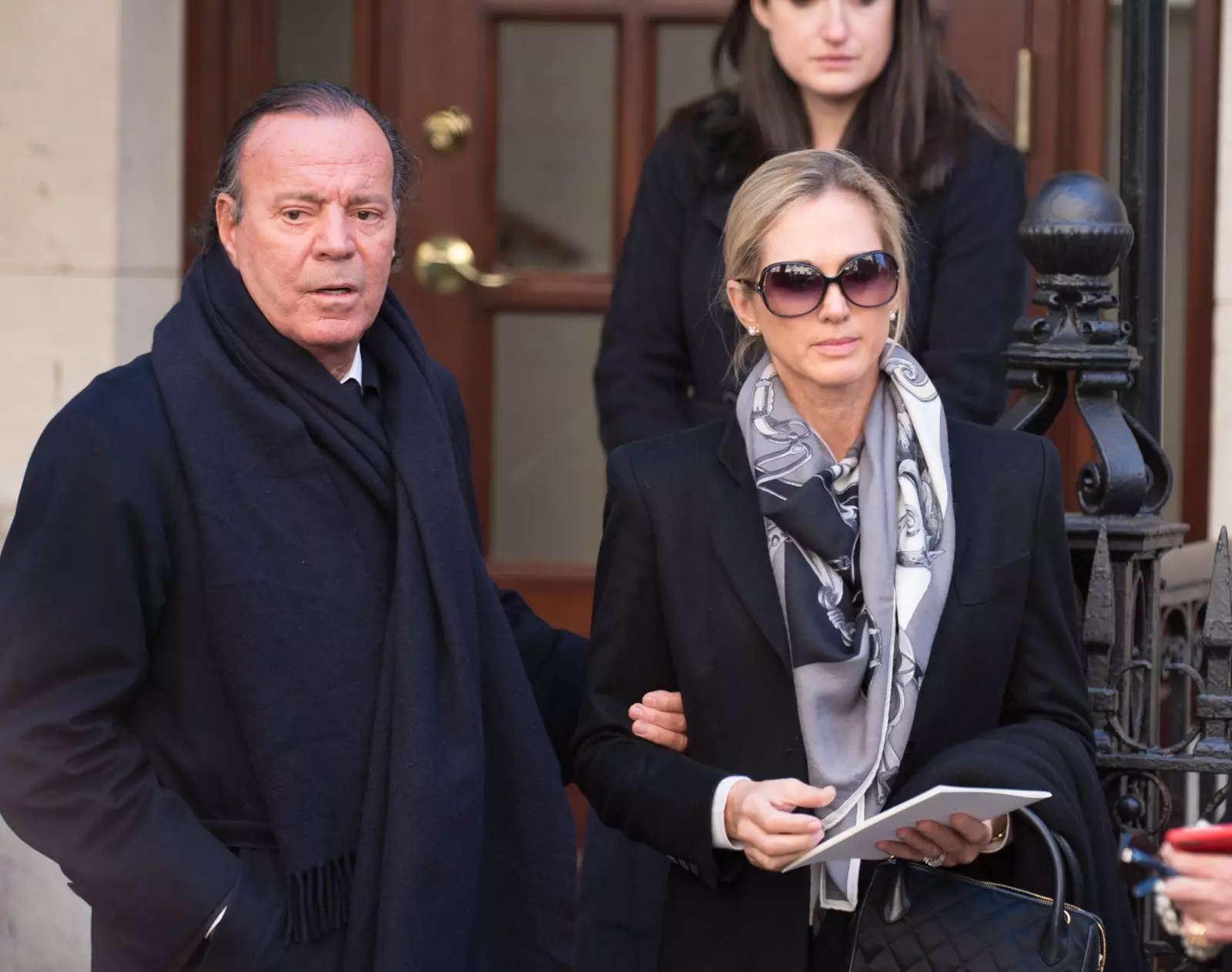 Julio Iglesias et sa femme Miranda lors des funérailles d'Óscar de la Renta en 2014.