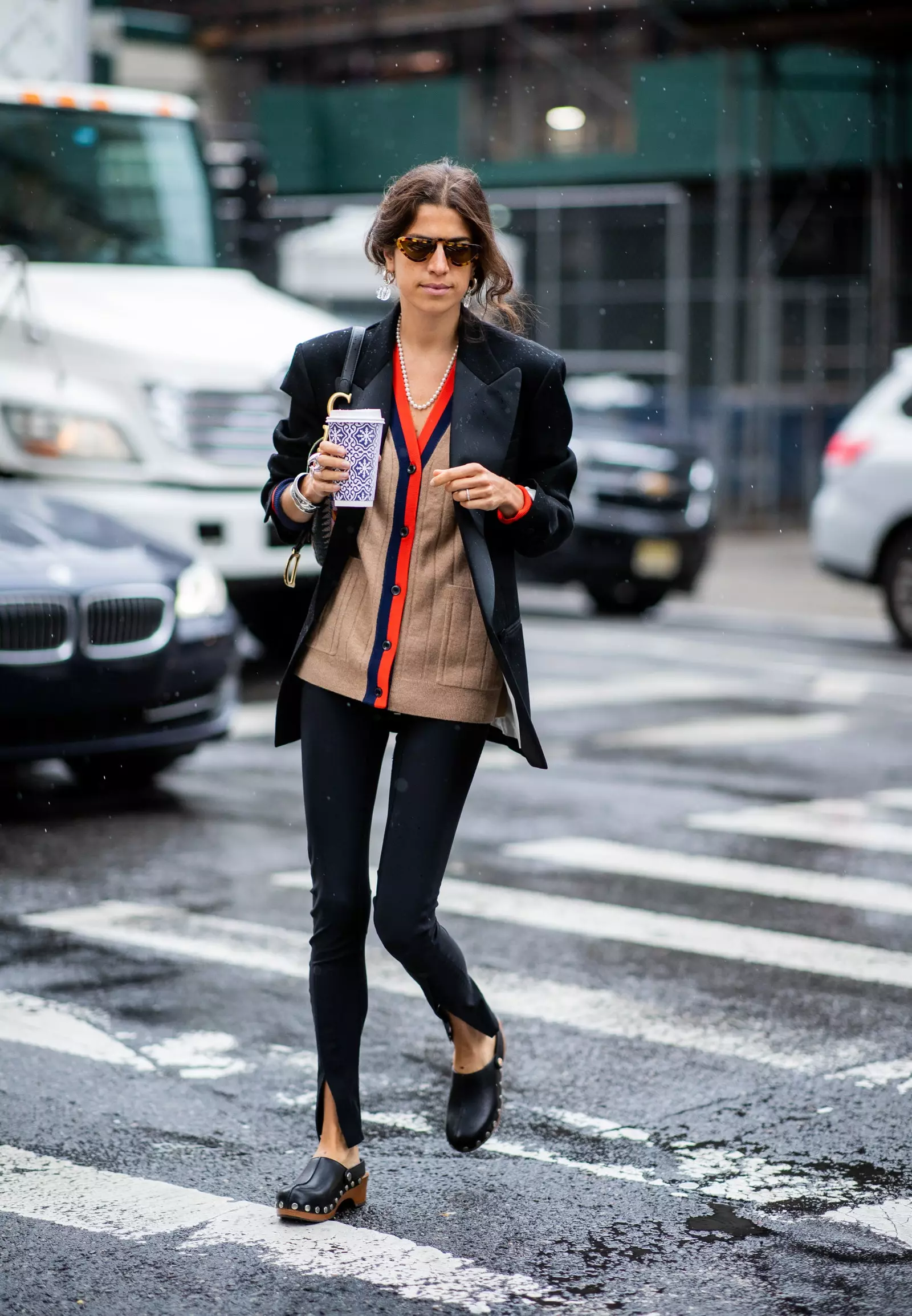 Leandra Medine trwy strydoedd Efrog Newydd