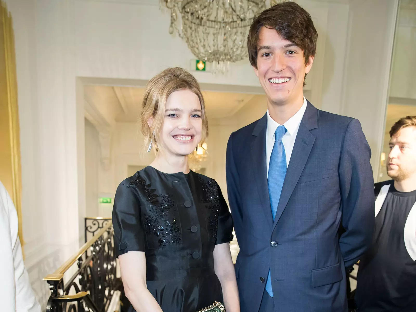 Comhpháirtí samhail Natalia Vodianova de leasdeartháir Antoine Arnault de Alexandre agus Alexandre féin.