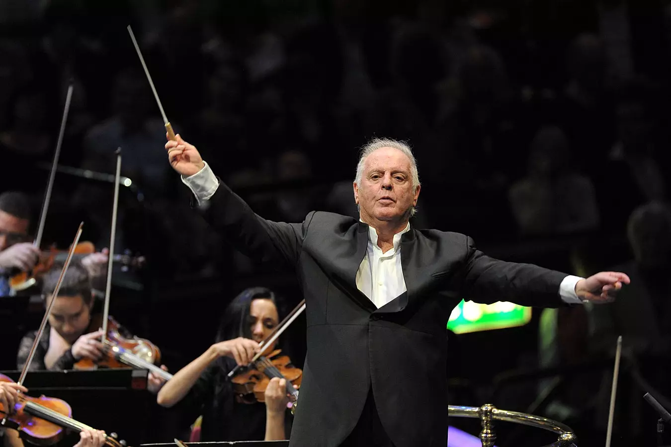 Barenboim dirigiert das Neujahrskonzert am 1. Januar 2022.