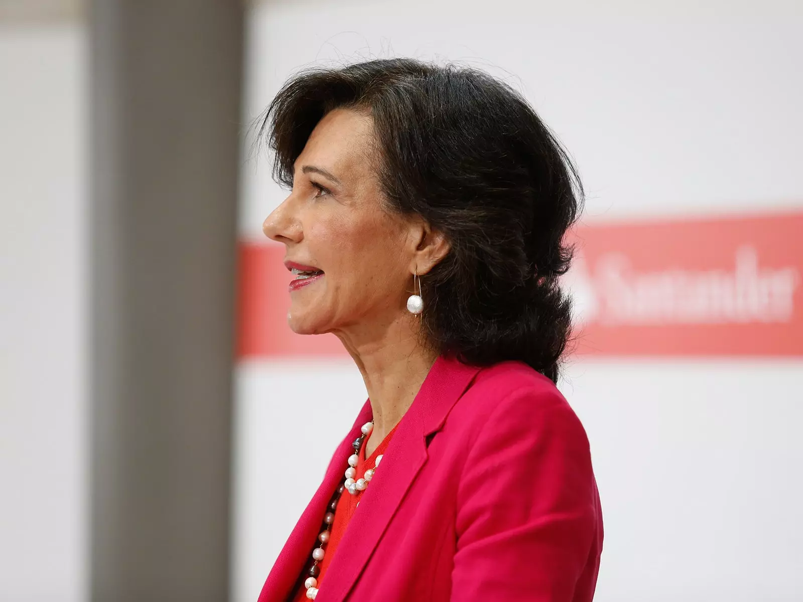 Ana Botín na tlačovej konferencii o kúpe Banco Popular.