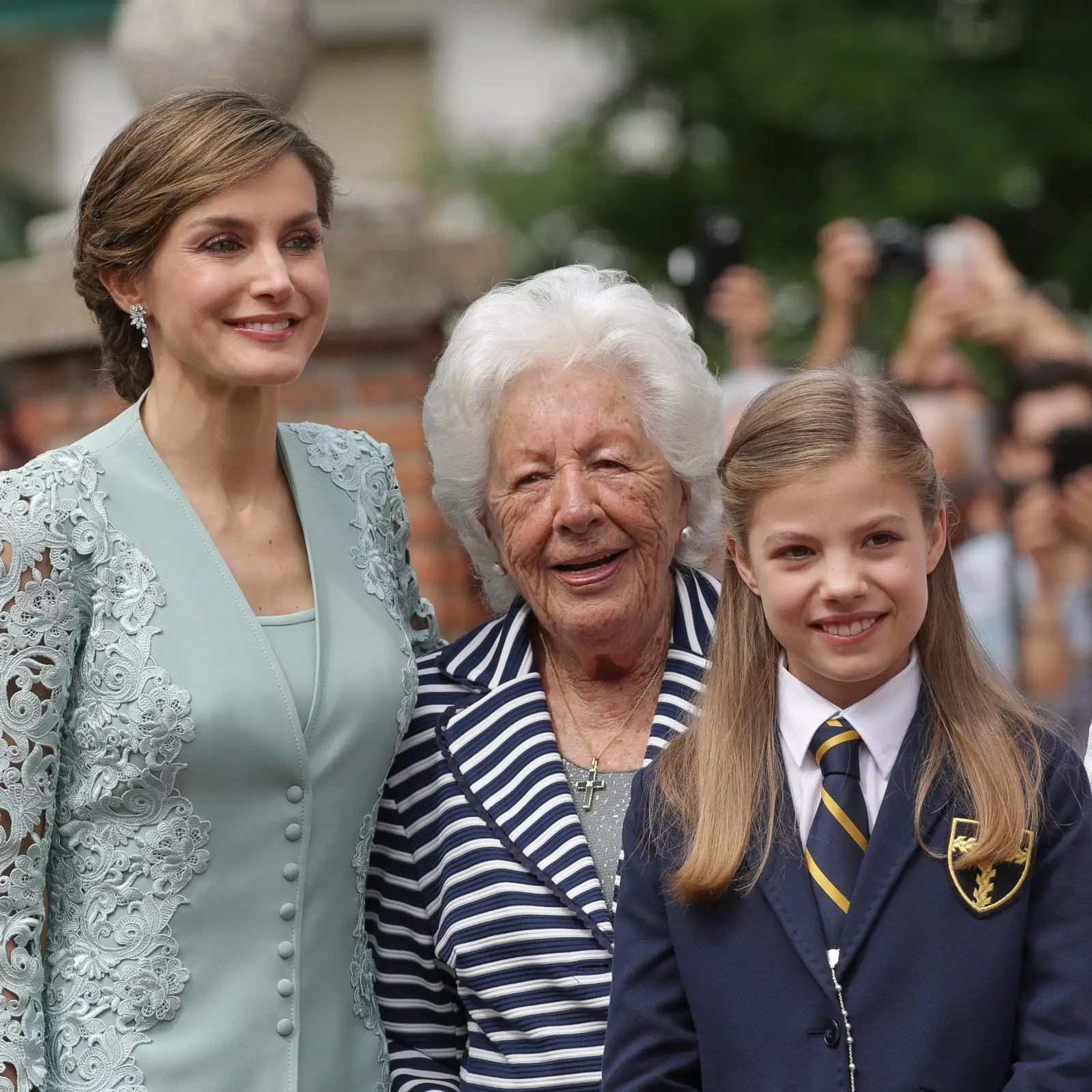 Doña Letizia me gjyshen e saj Menchu në Kungimin e Parë të Infanta Sofía 2017