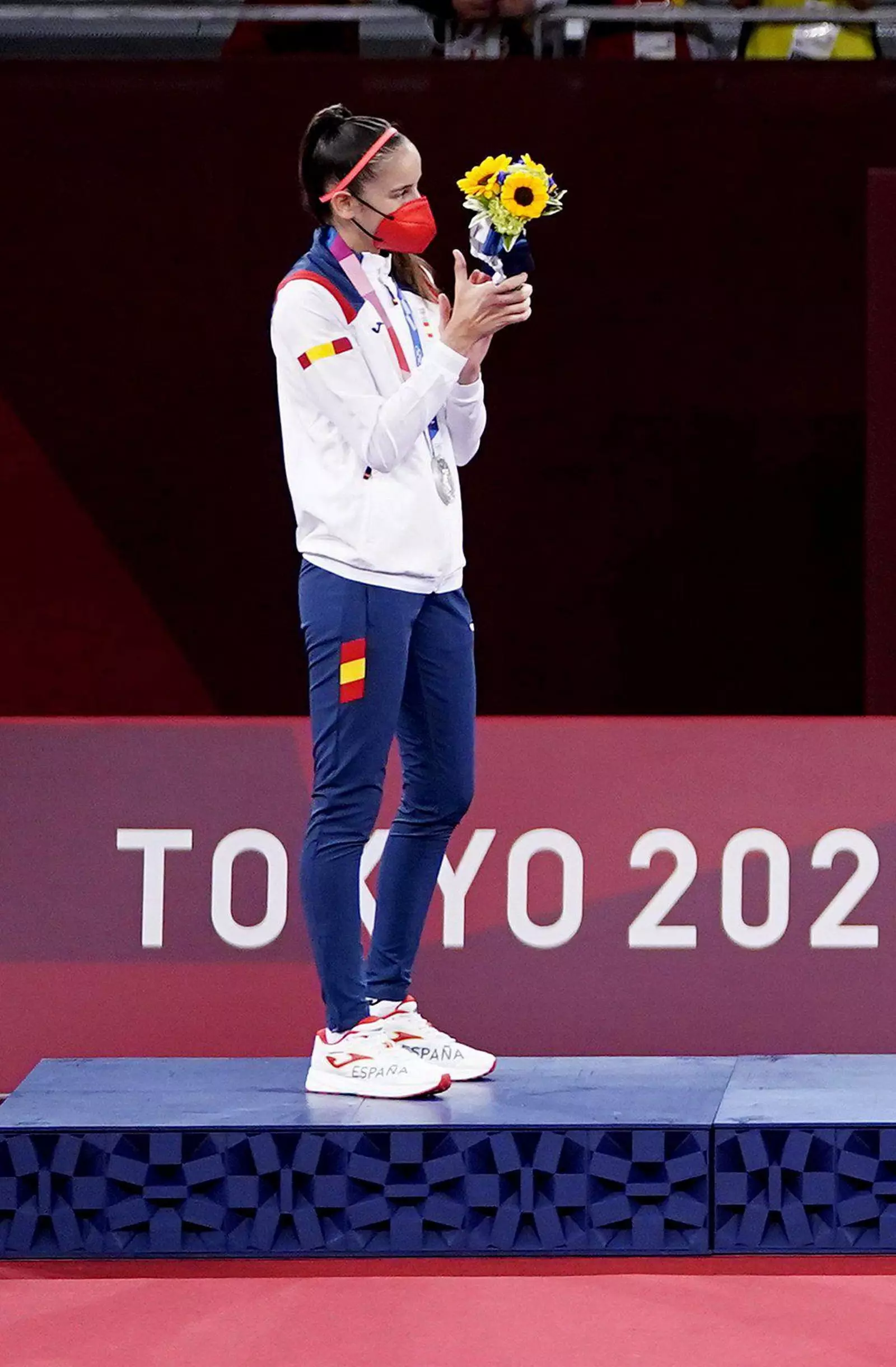 Adriana Cerezo sa svojom srebrnom medaljom.