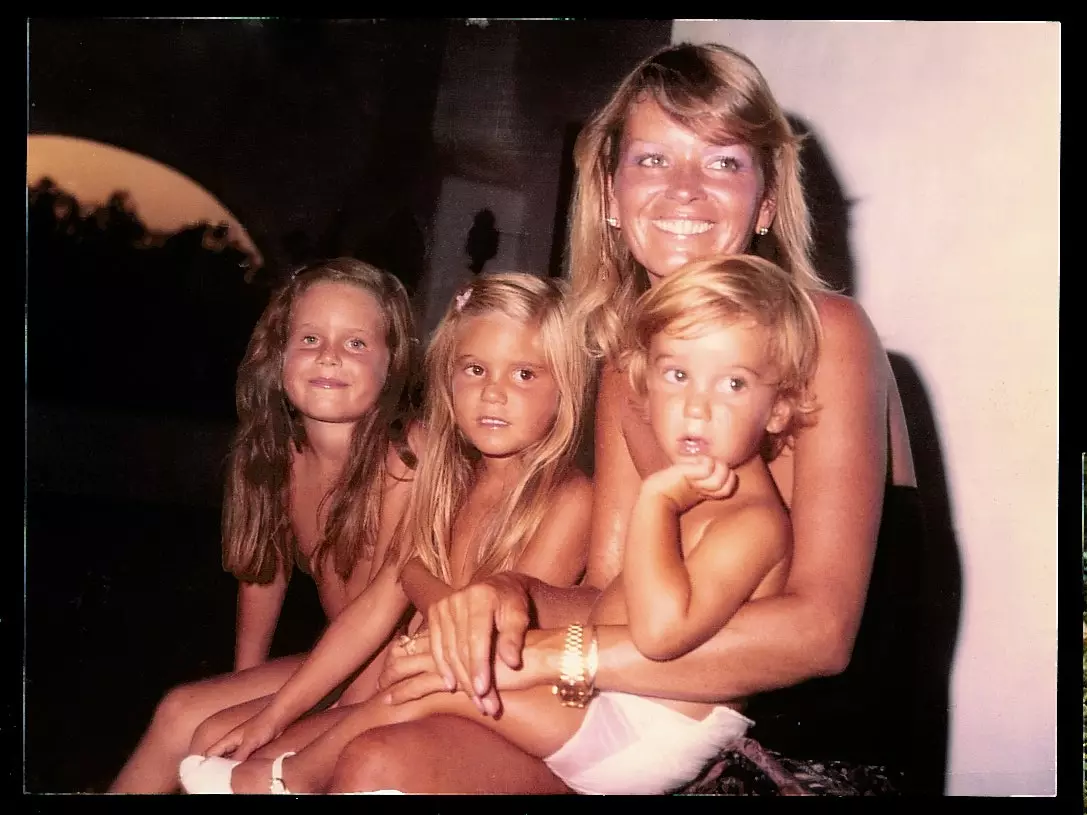 ביאטריס דה בורבון עם ילדיה אוליביה כריסטינה ופראן.