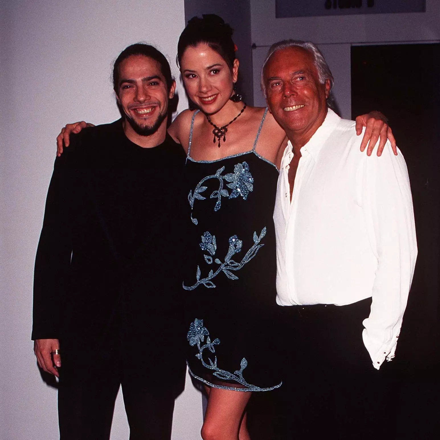 กับ Mira Sorvino และ Giorgio Armani ในงานการกุศลในปี 1998
