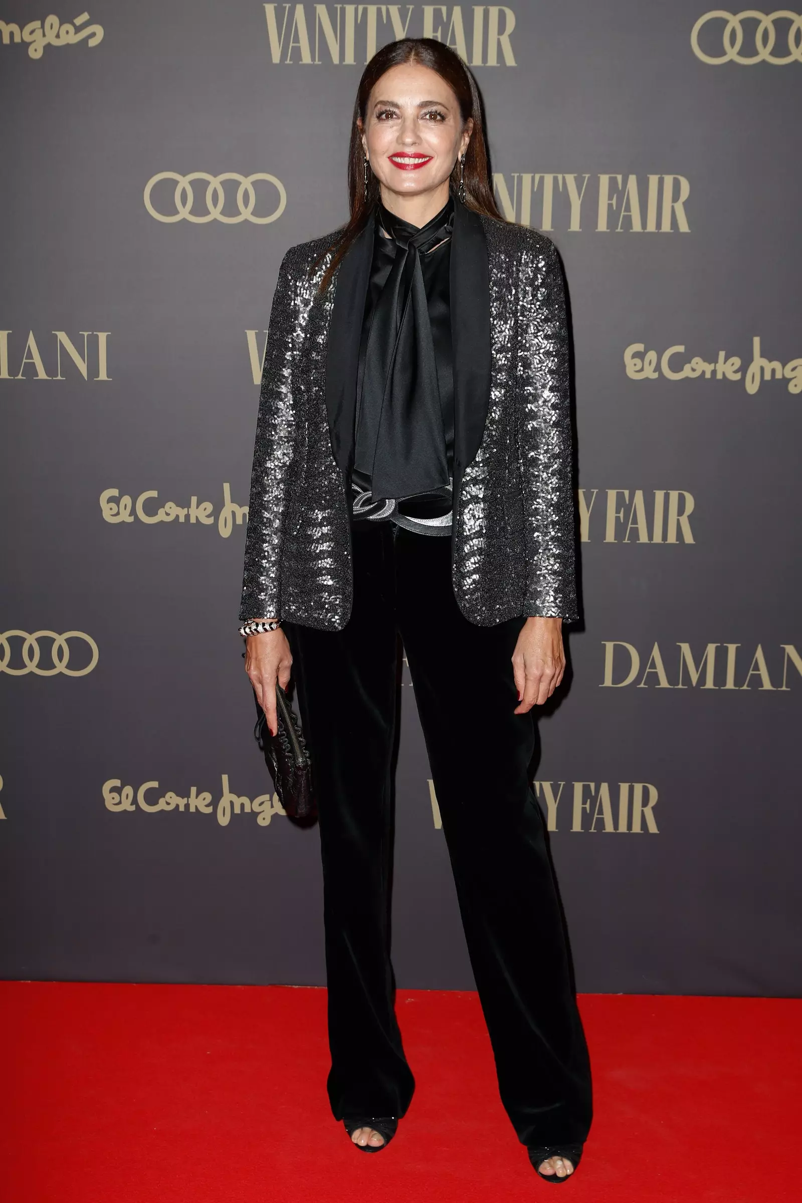 Presenter Jos Toledo dina karpét beureum tina 2019 Vanity Fair Person of the Year Awards