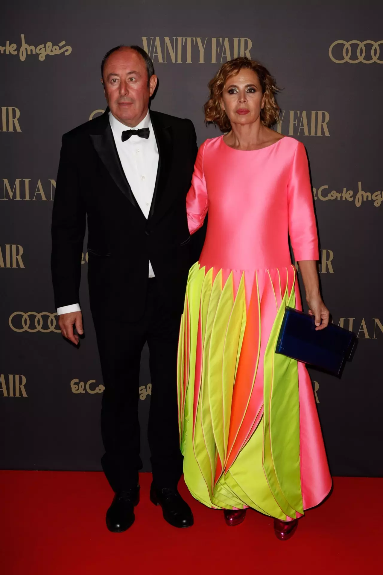 Luis Miguel Rodríguez sareng Ágatha Ruiz de la Prada dina karpét beureum Vanity Fair Person of the Year Awards.