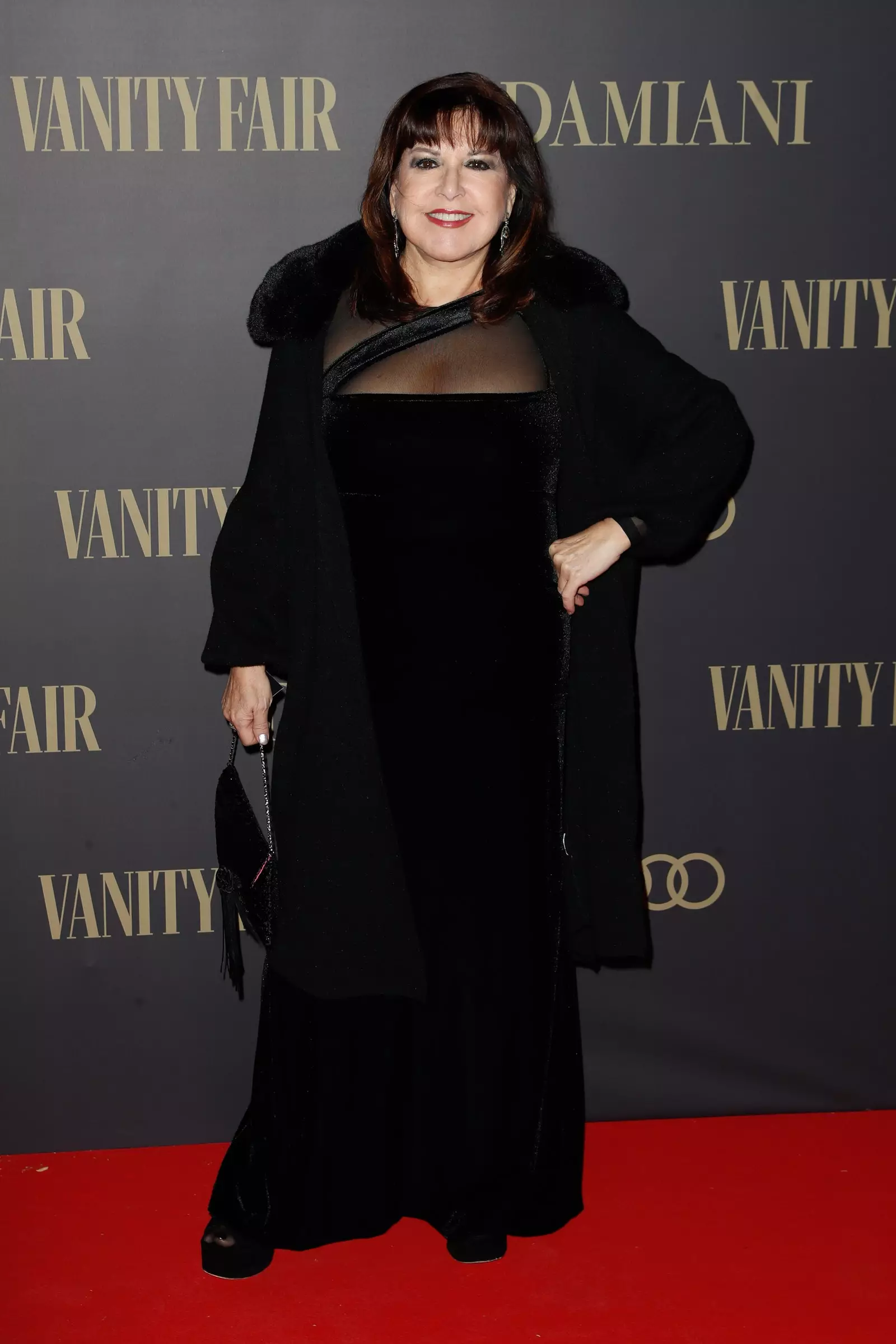 Aktris Loles León dina karpét beureum tina 2019 Vanity Fair Person of the Year Awards