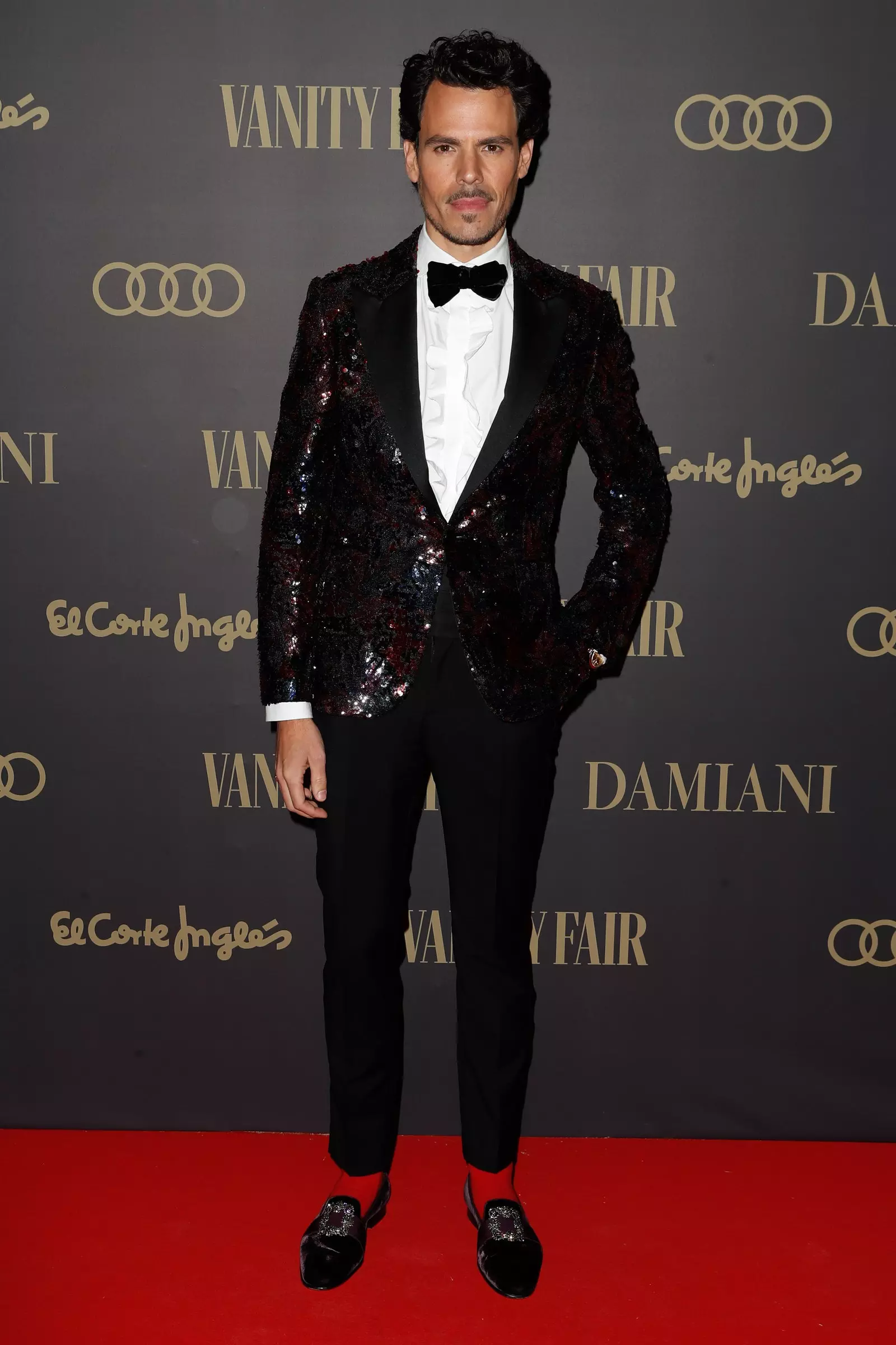 Juan Avellaneda di karpet merah di 2019 Vanity Fair Person of the Year Awards