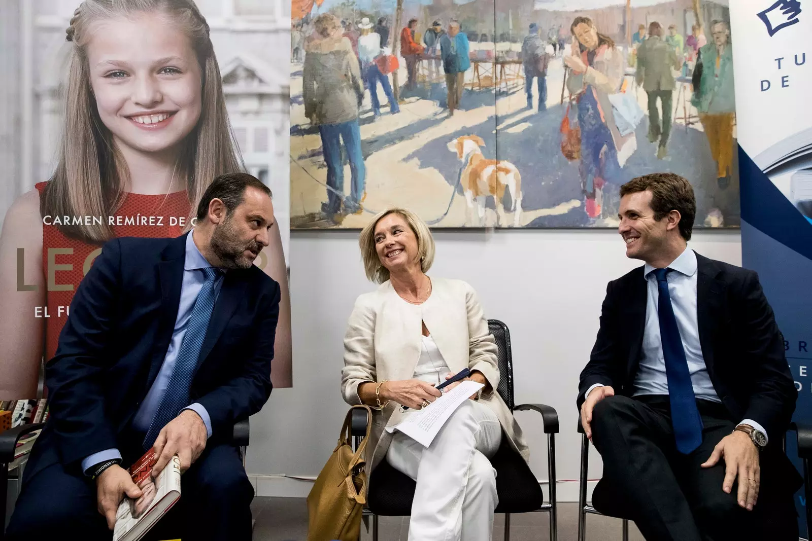 Ábalos agus phós sé le Carmen Ramírez de Ganuza, údar beathaisnéis Leonor.