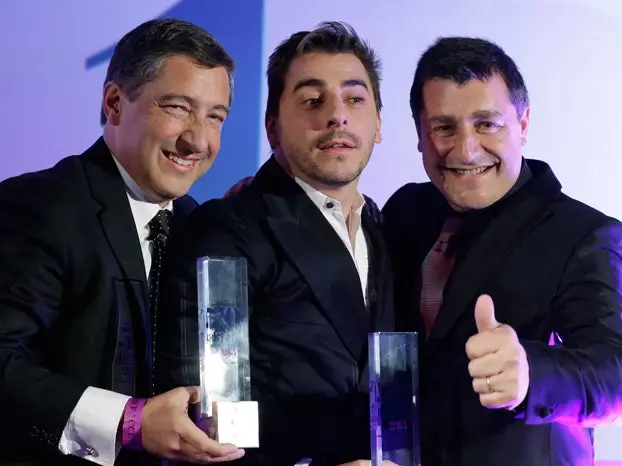 Os irmáns Roca co seu trofeo na gala dos 'World's 50 Best Restaurant Awards' celebrada en Londres