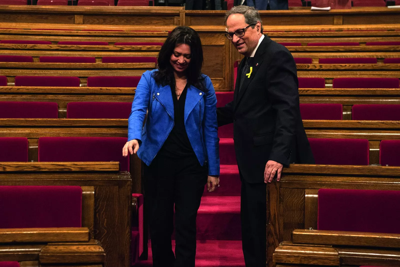 Marcela Topor saatis Carles Puigdemonti asendajat Quim Torrat tema ametisse kutsumise päeval 2018. aasta mais.