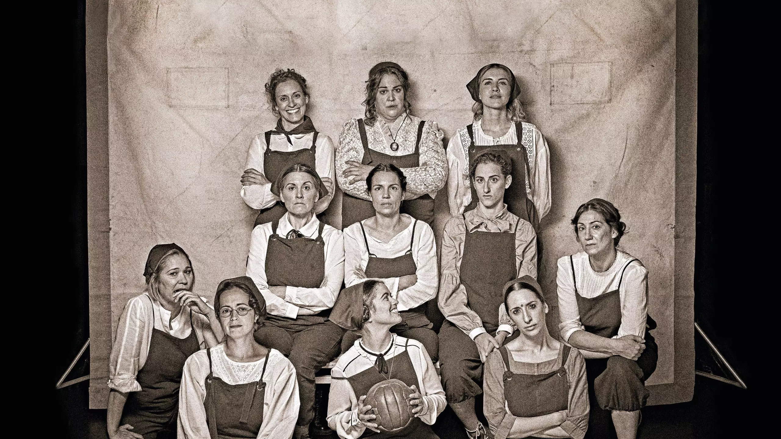 Den glemte historie om kvindefodboldens pionerer ankommer til teatret