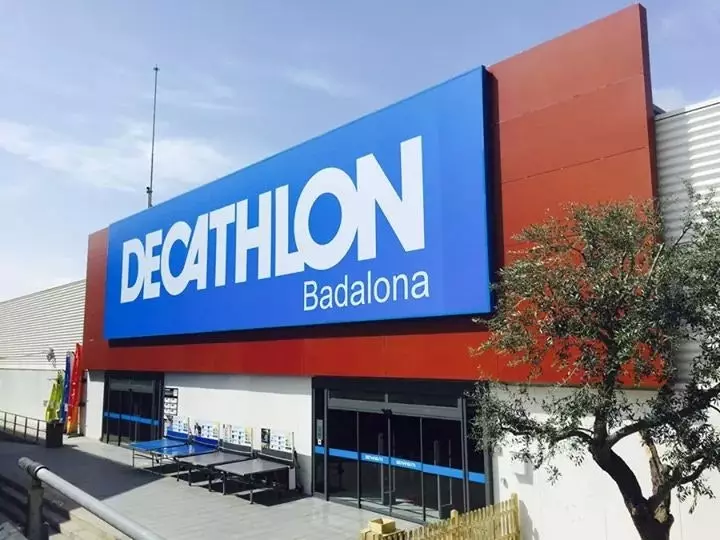 Y Decathlon cyntaf yn Sbaen yng nghymdogaeth Montigalà.