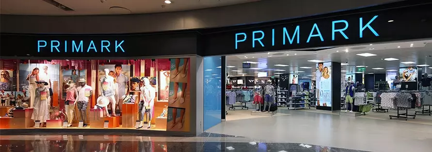 Yr un yng nghanolfan siopa Plenilunio oedd y Primark cyntaf yn Sbaen.