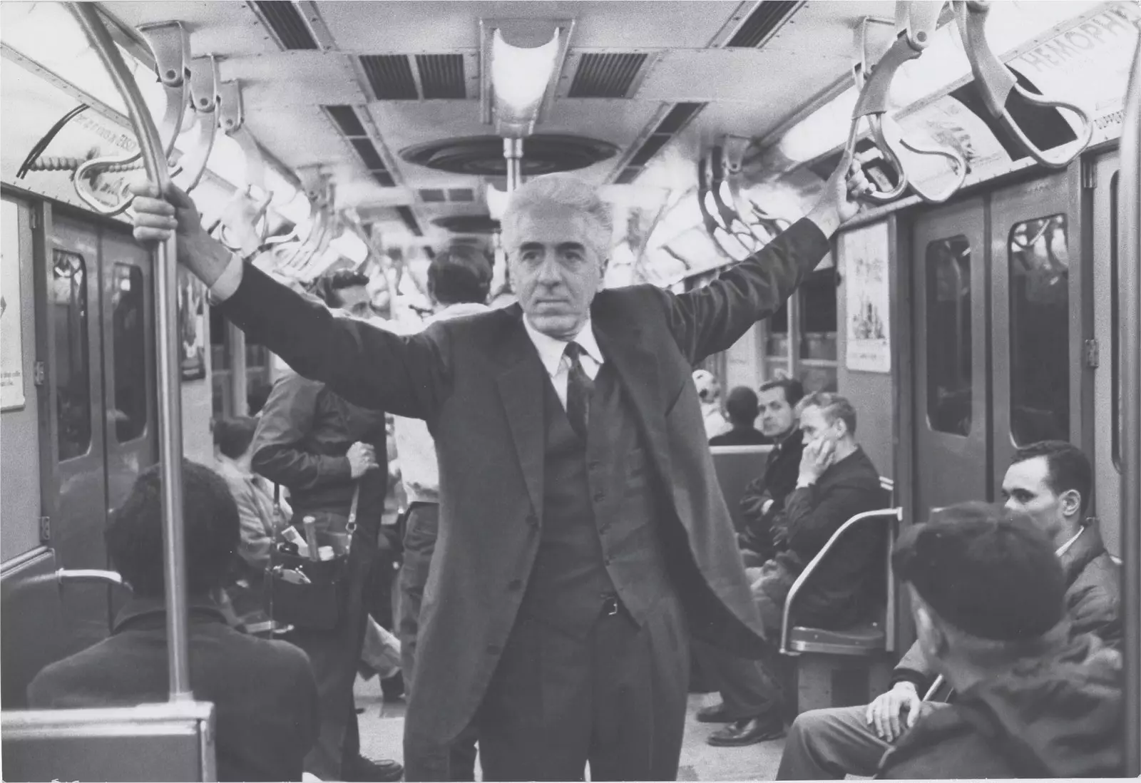الأفرو في مترو أنفاق نيويورك 1957.