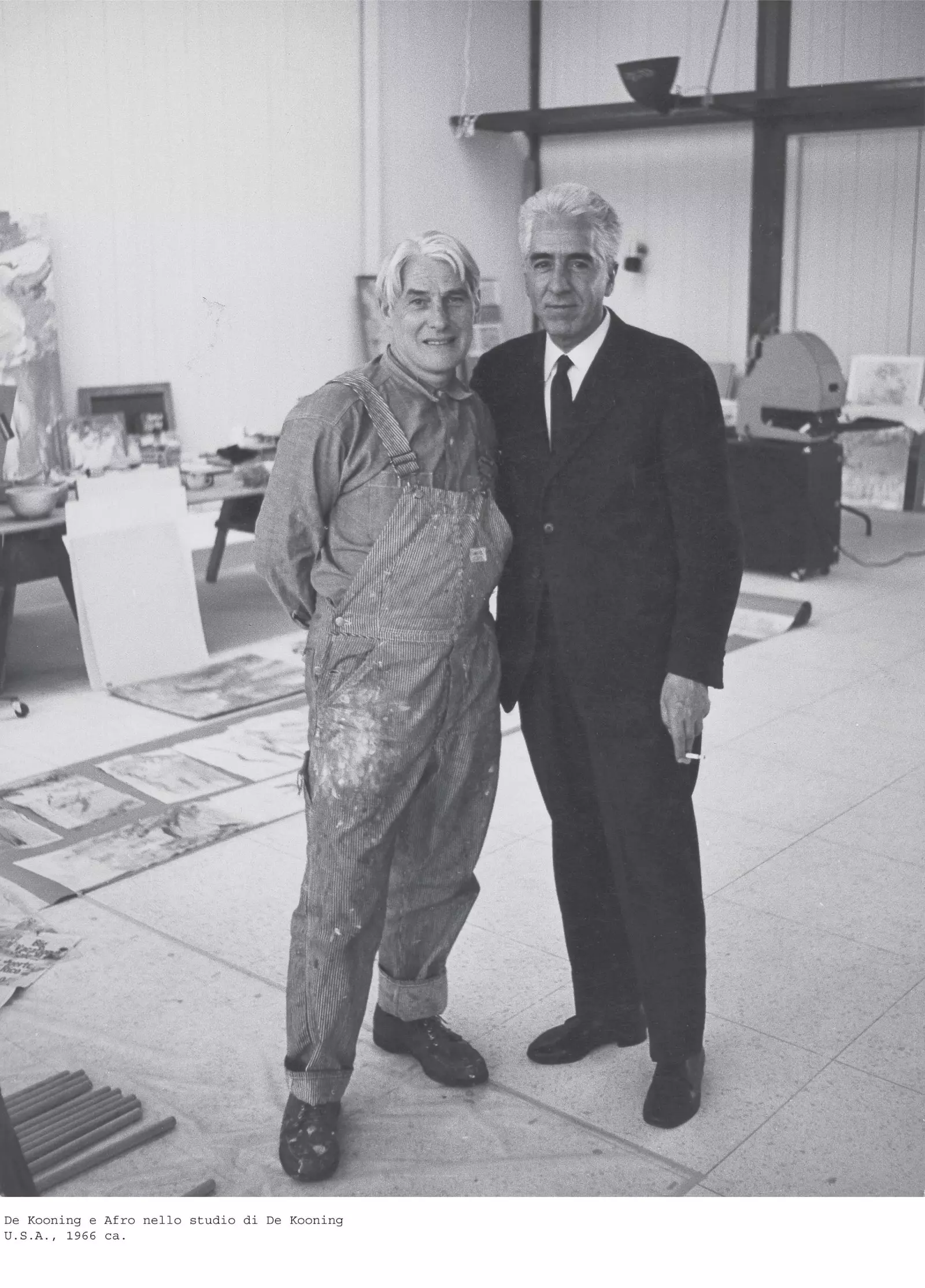 Willem De Kooning və Afro De Kooning studiyasında 1966
