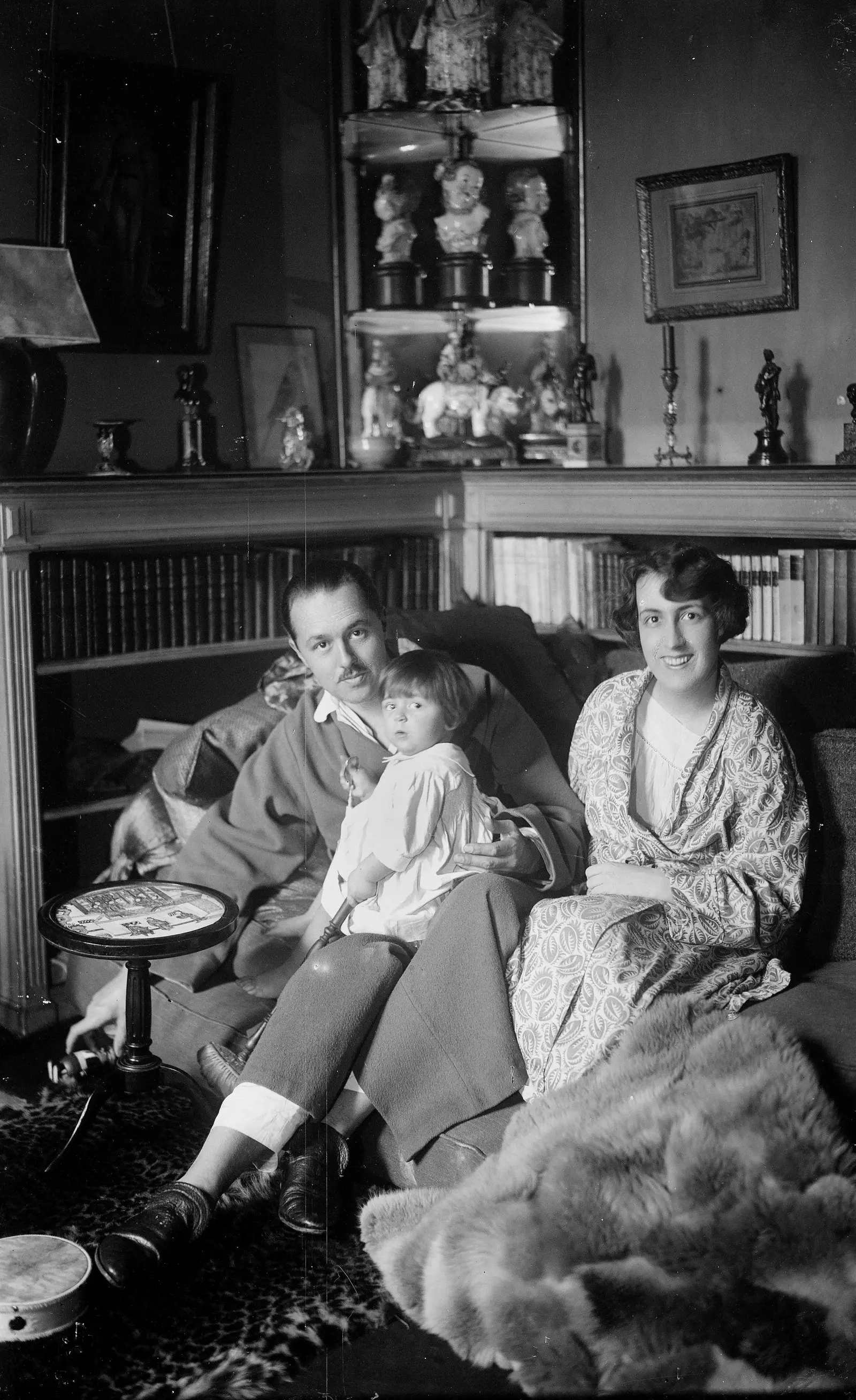 1925 मध्ये चार्ल्स डी नोएल्स त्यांची पत्नी मेरीलॉर आणि त्यांची मुलगी लॉरे मॅडेलिन थेरेसी मेरी.