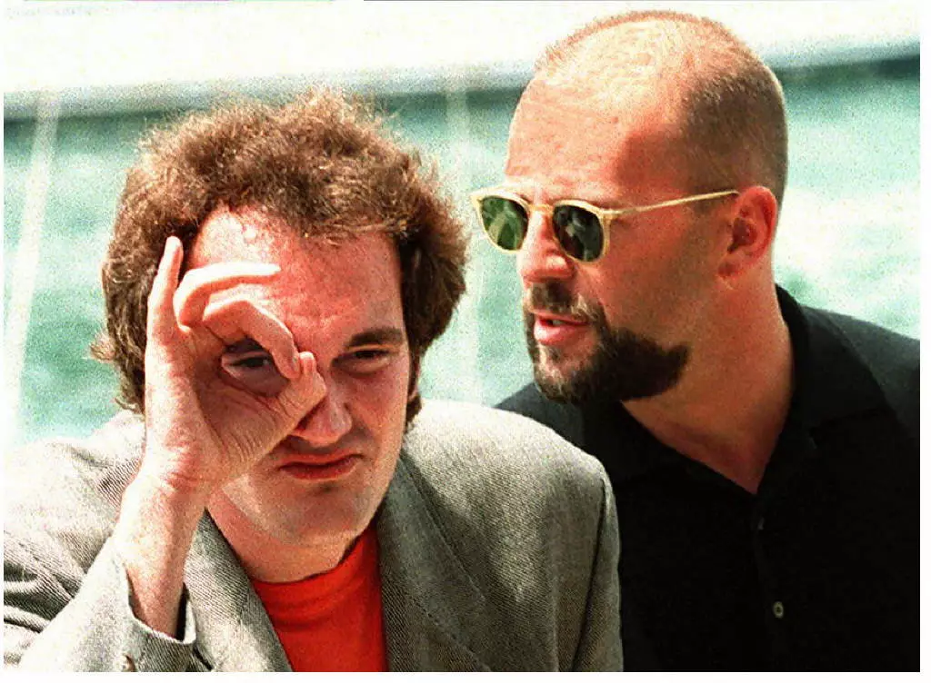 Quentin Tarantino naBruce Willis paCannes Film Festival muna 1994. Gore rePulp Fiction.