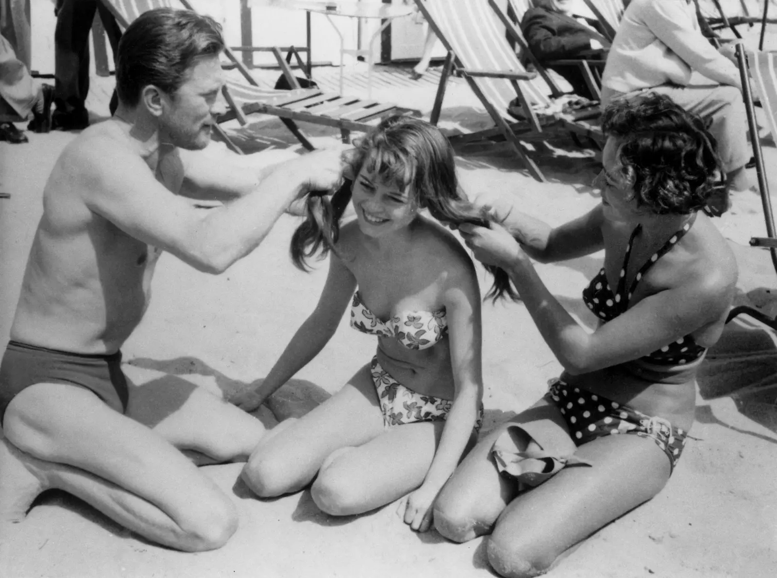 Brigitte Bardot en Kirk Douglas by die Cannes-rolprentfees in 1953.