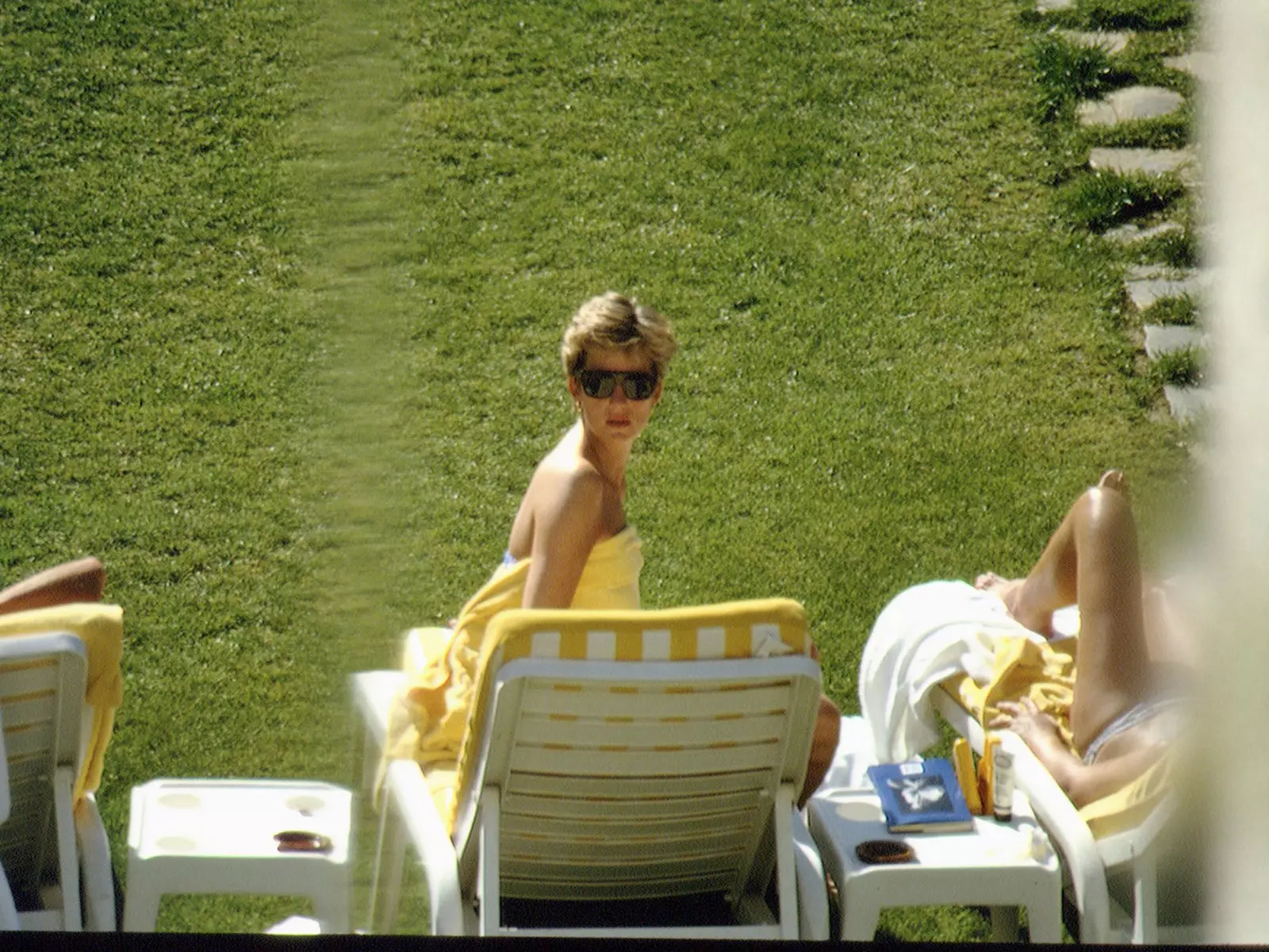 Lady Di topless.