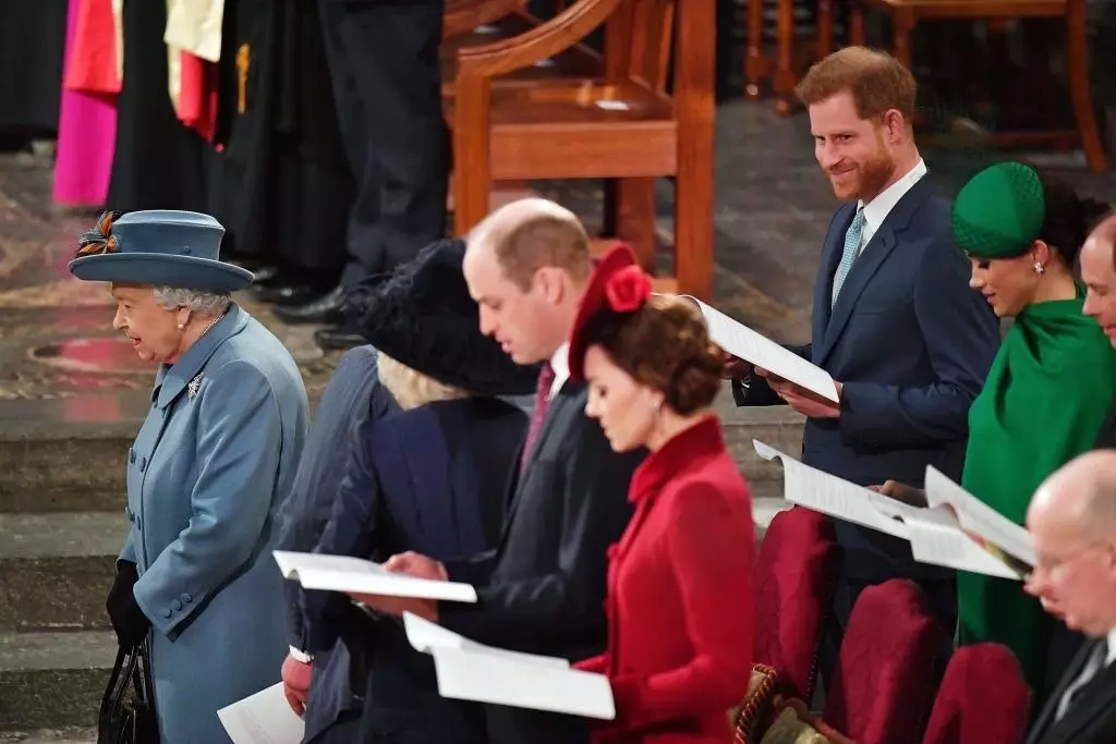 Meghan và Harry nói lời tạm biệt với gia đình hoàng gia trong hành động cuối cùng của họ với tư cách là Công tước xứ Sussex
