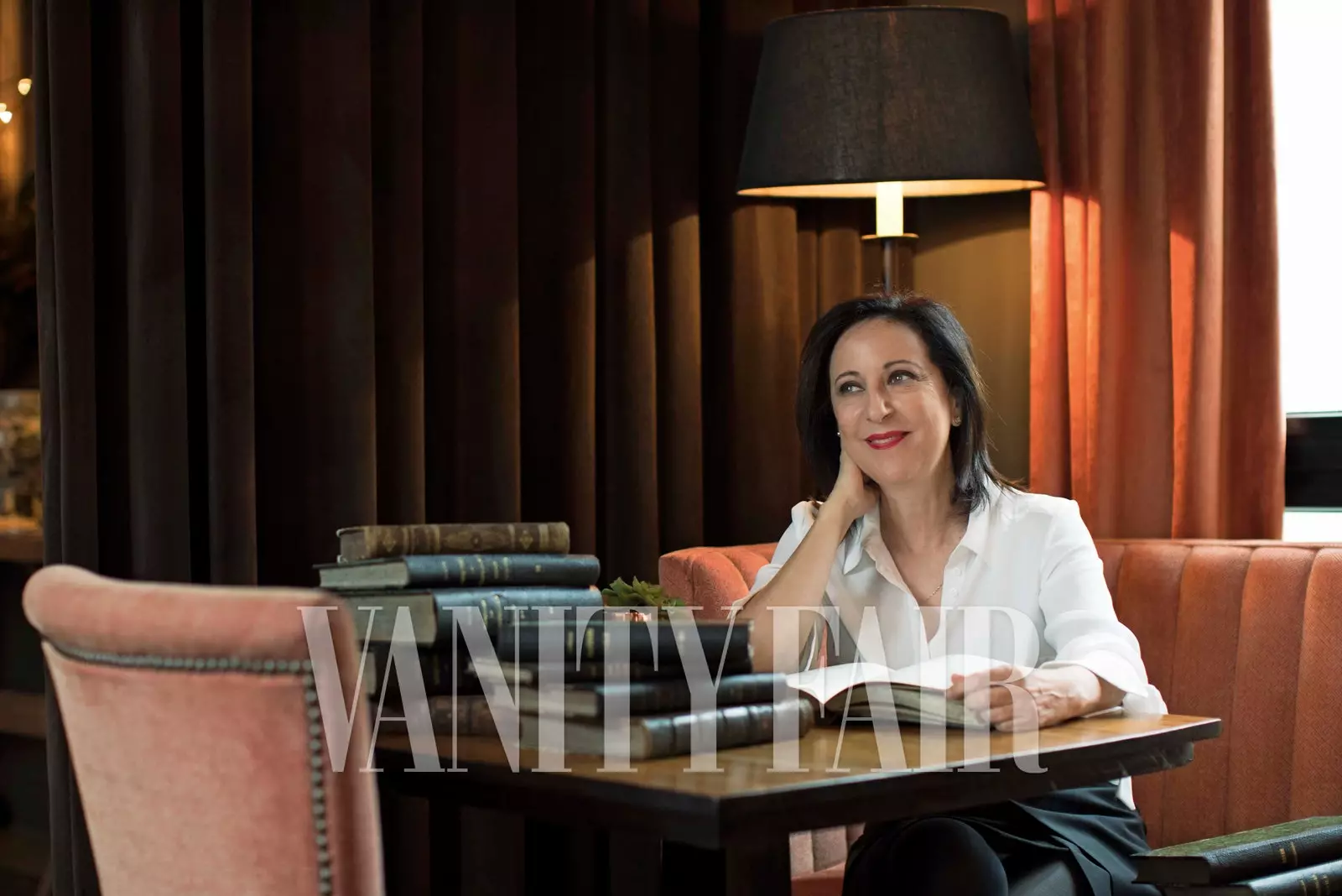 Margarita Robles stillir sér upp fyrir 'Vanity Fair'.