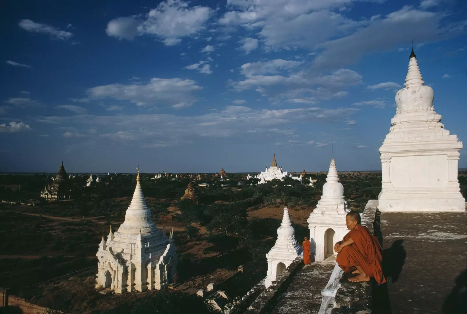 ឆ្នេរសមុទ្រ អាងហែលទឹក និងភ្នំព្រិល រូបថត 14 សន្លឹករបស់ Slim Aarons ដើម្បីគេចទៅកន្លែងប្លែកៗ